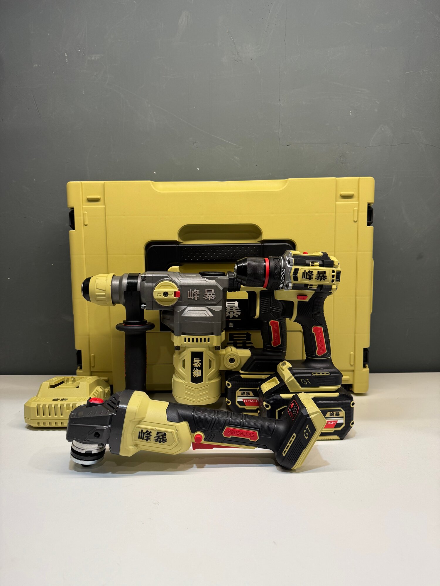 Набор инструментов Fengbao 3 в 1, перфоратор 8030, УШМ 5230, шуруповерт 2113,2 АКБ 6 Ah Li-Ion, кейс