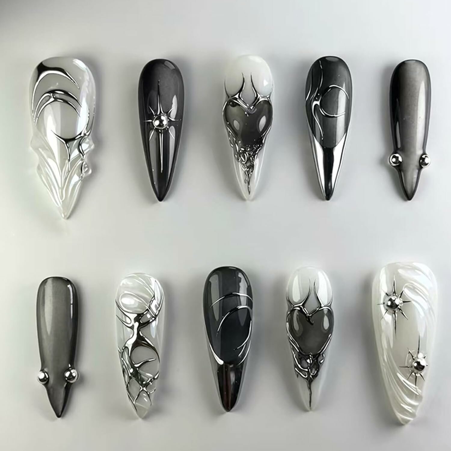 Набор из 24 черных накладных ногтей среднего размера в форме кошачьего глаза, 3D-макет, наклеиваемые, украшены сердечками и серебряными бусинками, с блестками, акриловое покрытие для ногтей, украшение для ногтей для женщин.