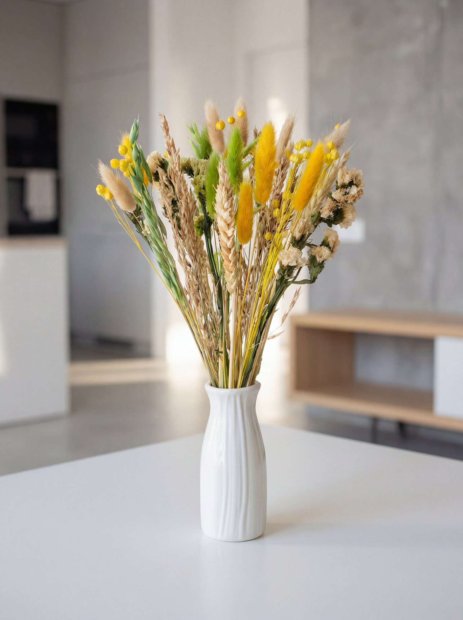 Букет из сухоцветов и стабилизированных цветов (лагурусы, овес, пшеница, лен и статица) 35 см