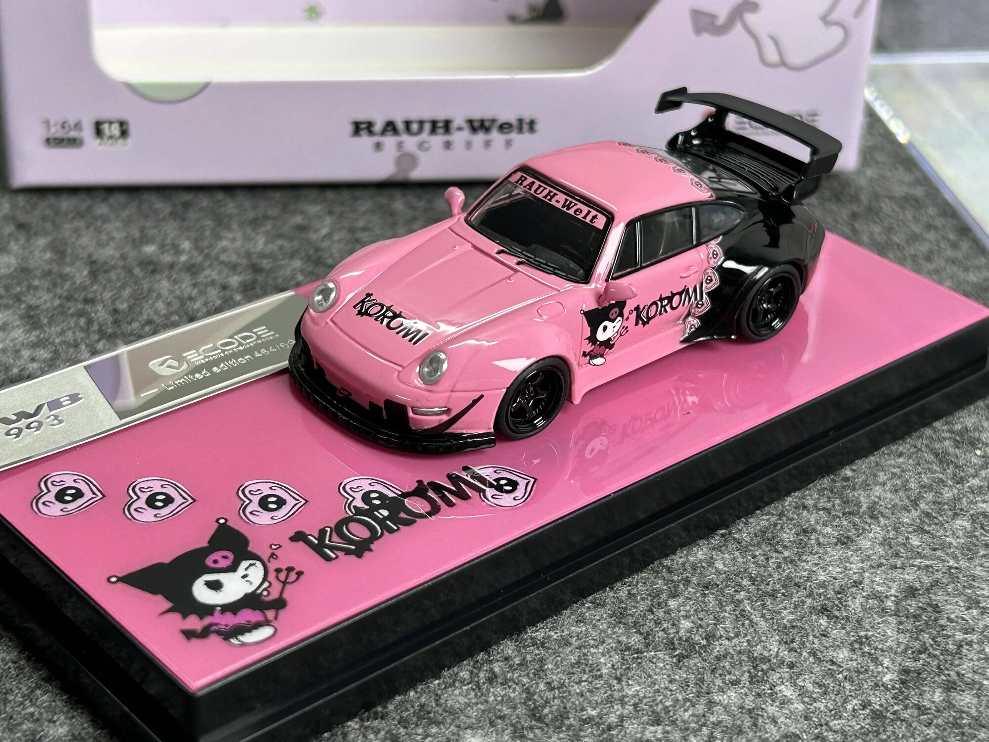 1:64, RWB 993 944, розовая краска, литая под давлением миниатюрная имитационная модель автомобиля из сплава, игрушечный подарок для мальчика, украшение комнаты.