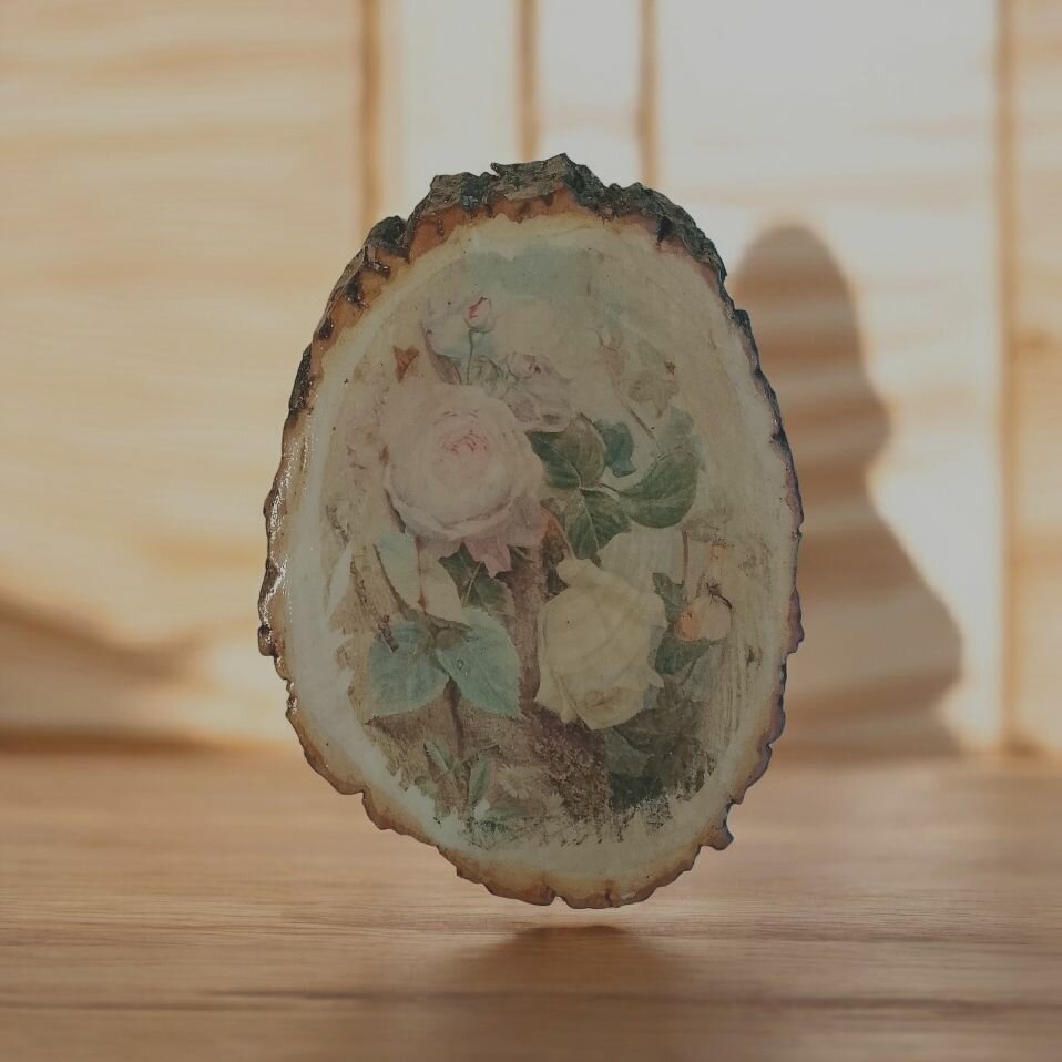 Иллюстрированный древесный спил лакированный. Размер 120х85 мм.