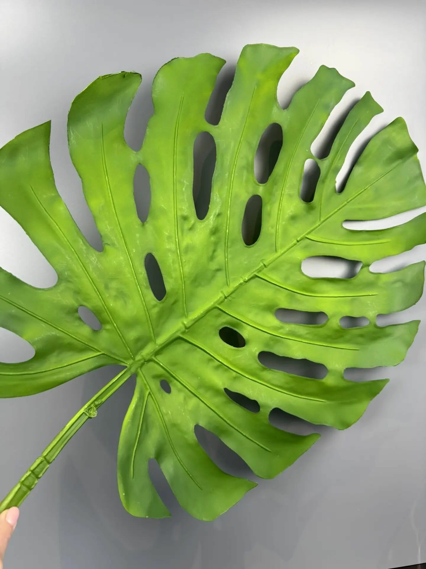 Лист монстеры искусственный премиум зелень для декора интерьера и фитостены 120см