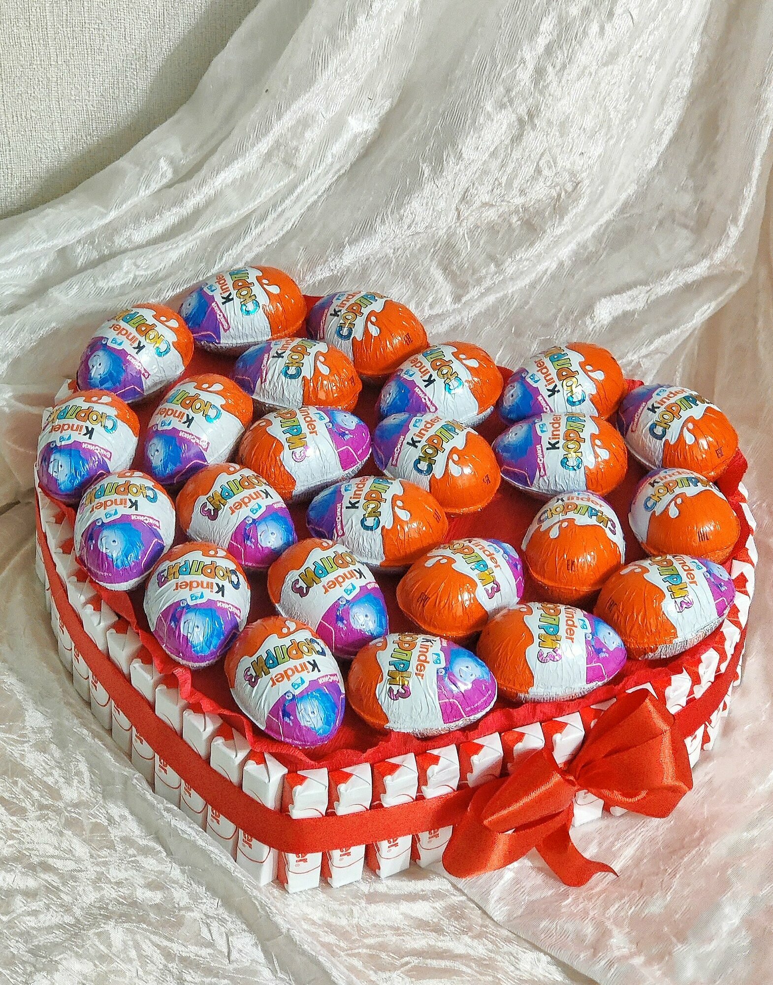 Подарок из киндеров