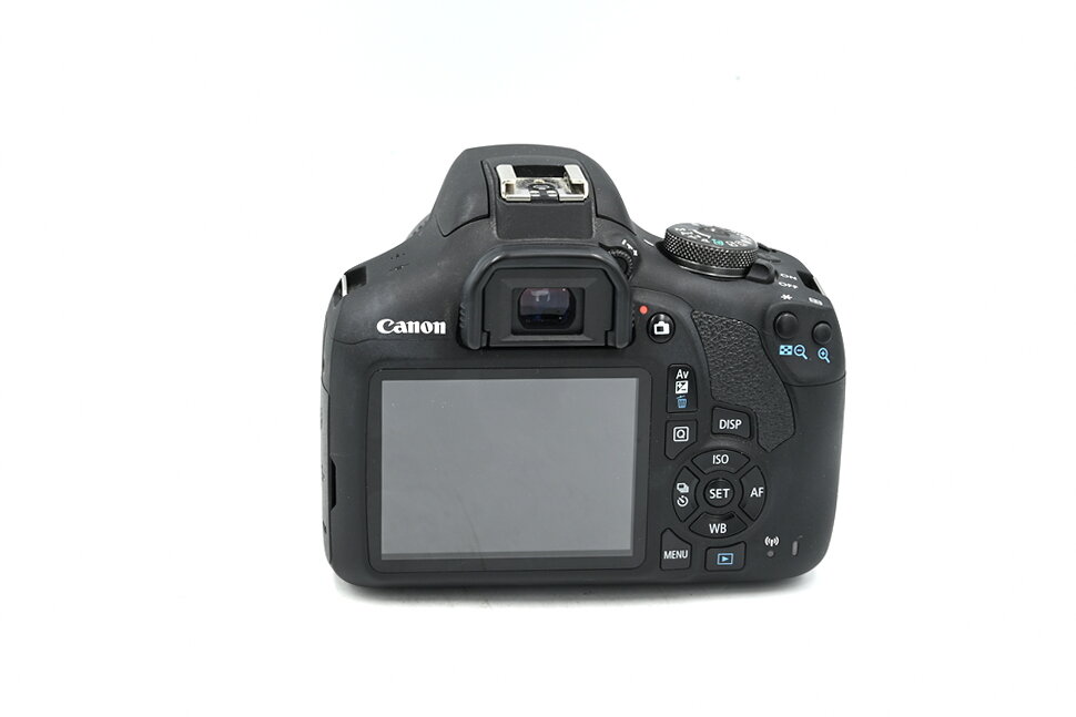 Зеркальный фотоаппарат Canon EOS 2000D Kit EF-S 18-55mm DC