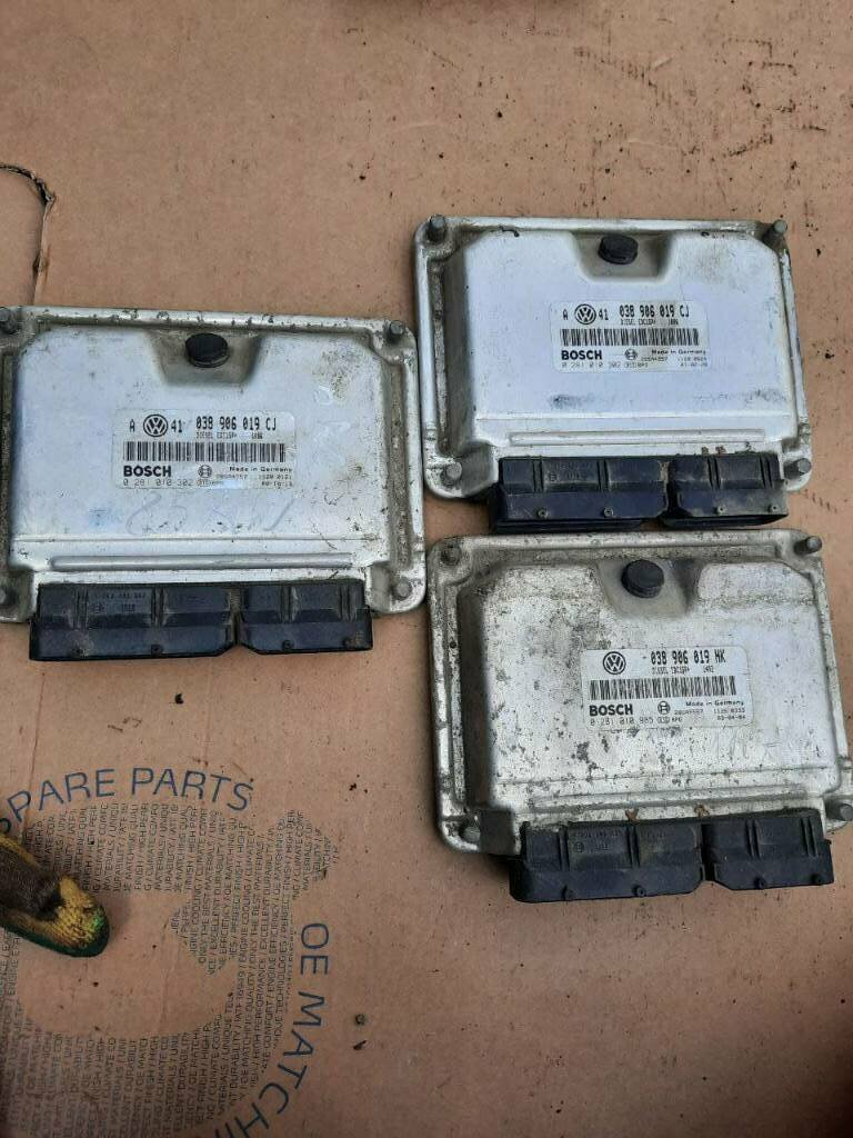 Блок управления двигателем Volkswagen Golf 4 2000 281010985