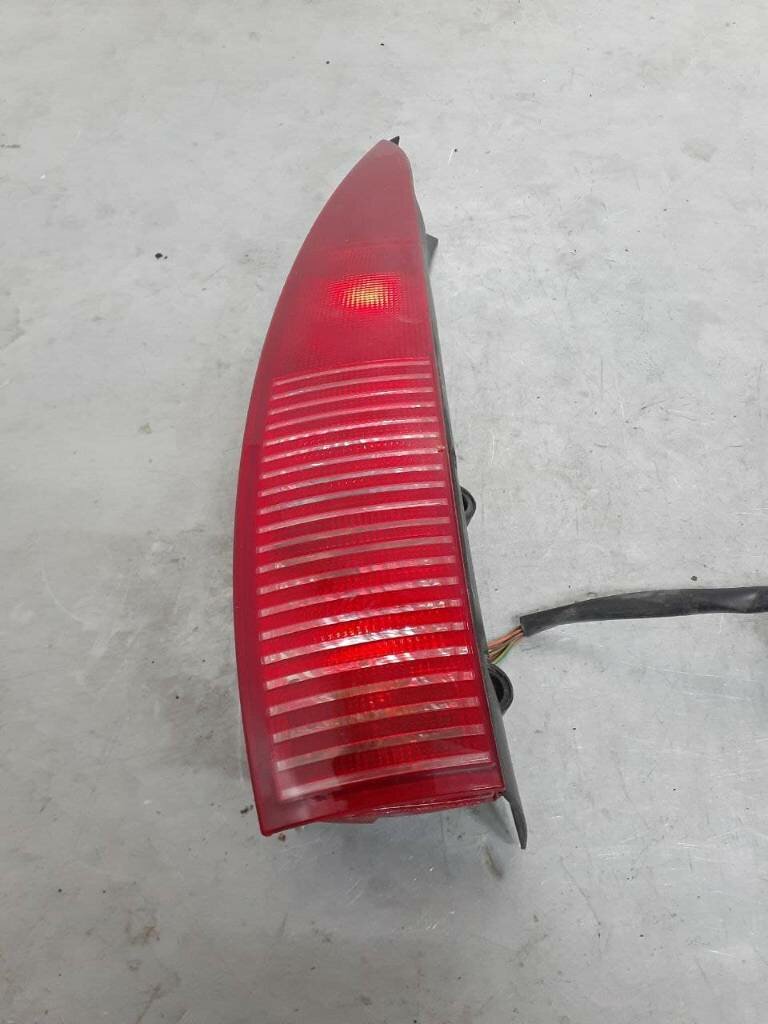 Фонарь задний правый Citroen C5 2004