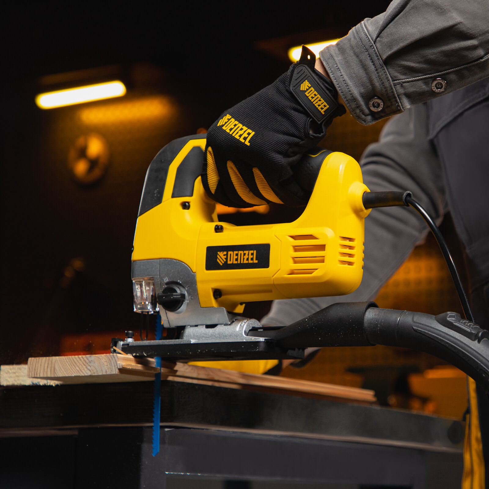 Лобзик электрический Denzel JS-110, 750 Вт, 110 мм, 1100-3000 ход/мин