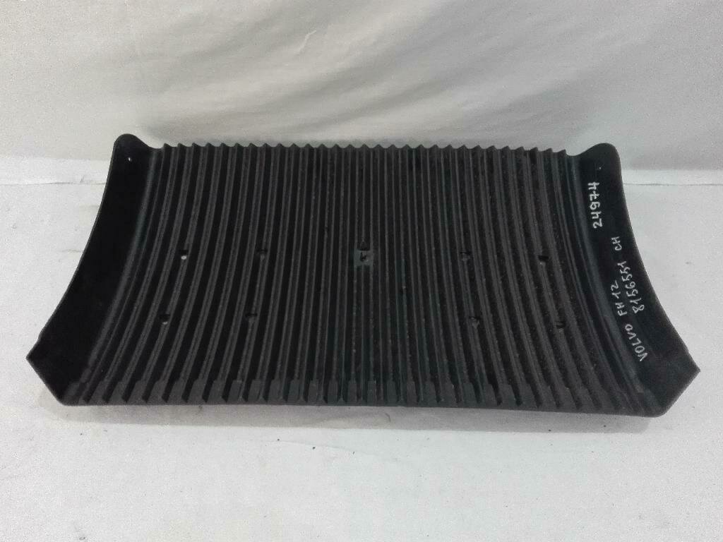 Крыло заднее задняя часть универсальное Volvo (Вольво) FH12 93-01 (8156551CH)