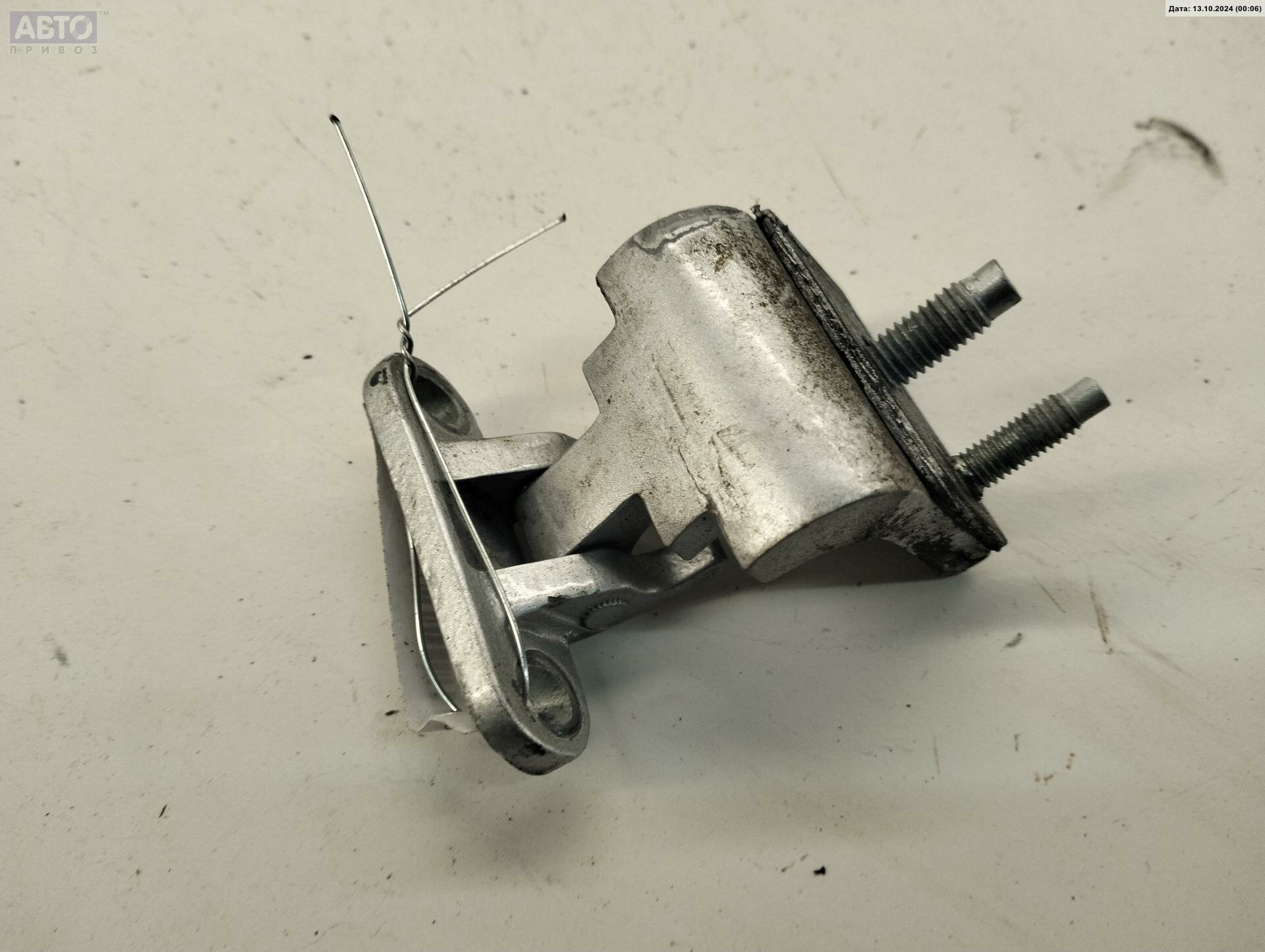 Петля крышки (двери) багажника Volkswagen Passat B5+ (GP)