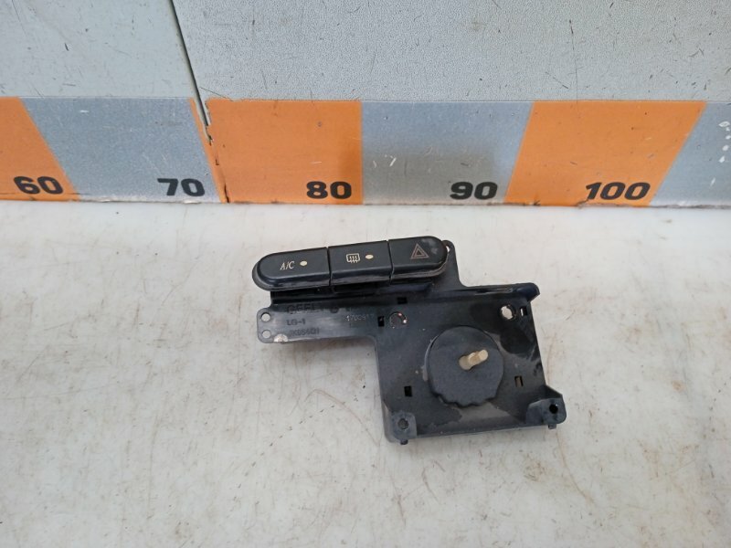 Б/У кондиционера, аварийной сигнализации, обогрева стекла, Джили МК Кросс Блок кнопок Geely MK Cross 2011-2016 305080 GEEL...