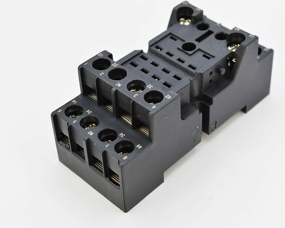 Панелька RELPOL ES 15/4B - GZ4 (ER607870) Панелька на шину DIN для реле R4N 6 A 250 В AC винтовые клеммы 1шт