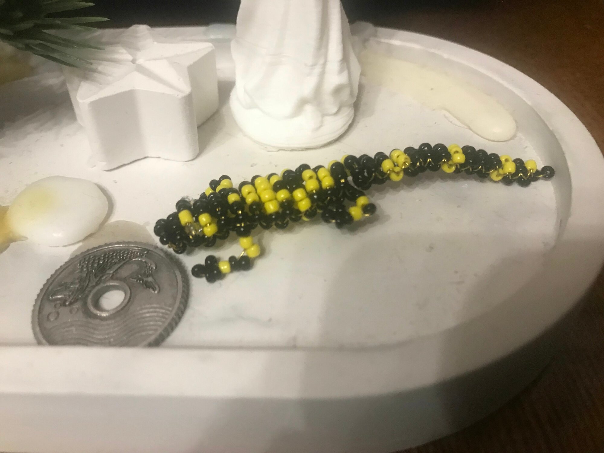 Фигурка из бисера саламандра