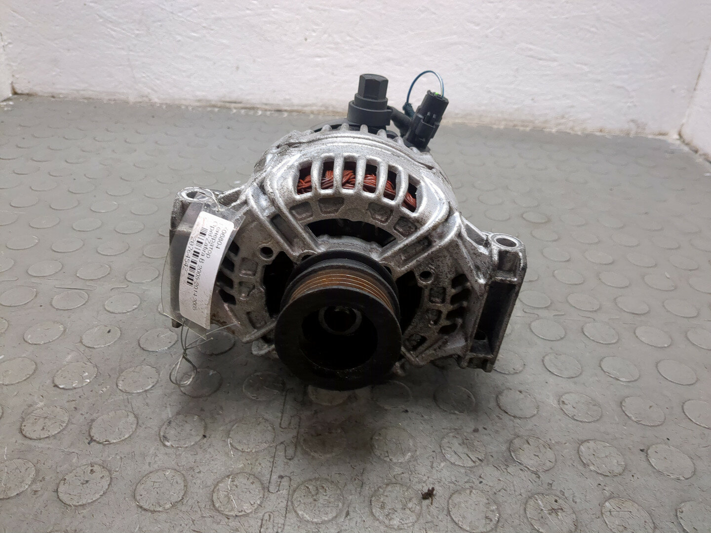 Генератор Opel Zafira B Б/У