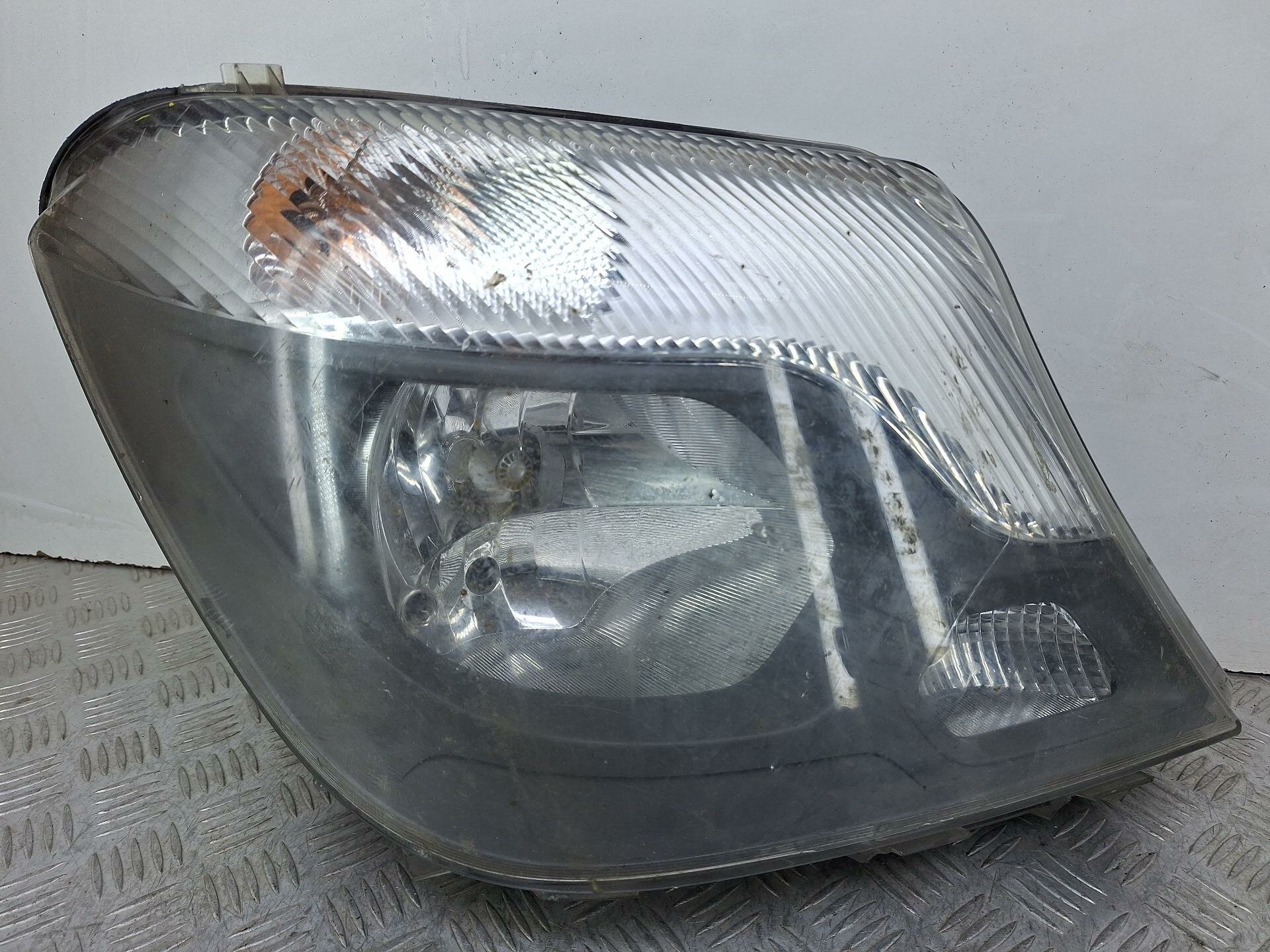 Фара правая Mercedes-Benz Sprinter W906 рест. (2014 - 2018) A9068202461