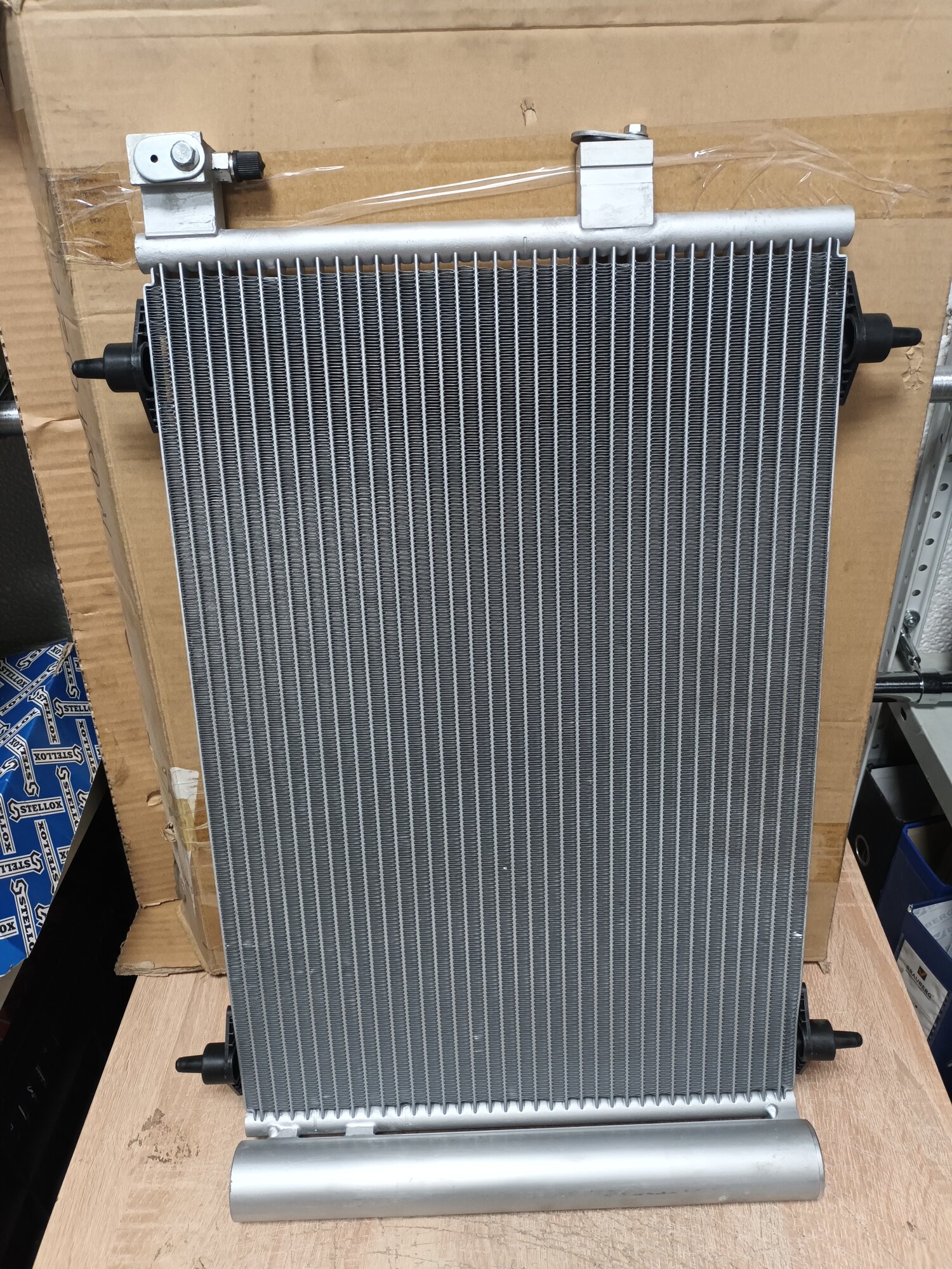 Радиатор кондиционера Citroen С5, Peugeot 407