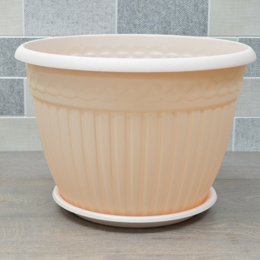 Кашпо пластиковое "Византия" 15л, пудровый с белым, с поддоном, рифлёный узор