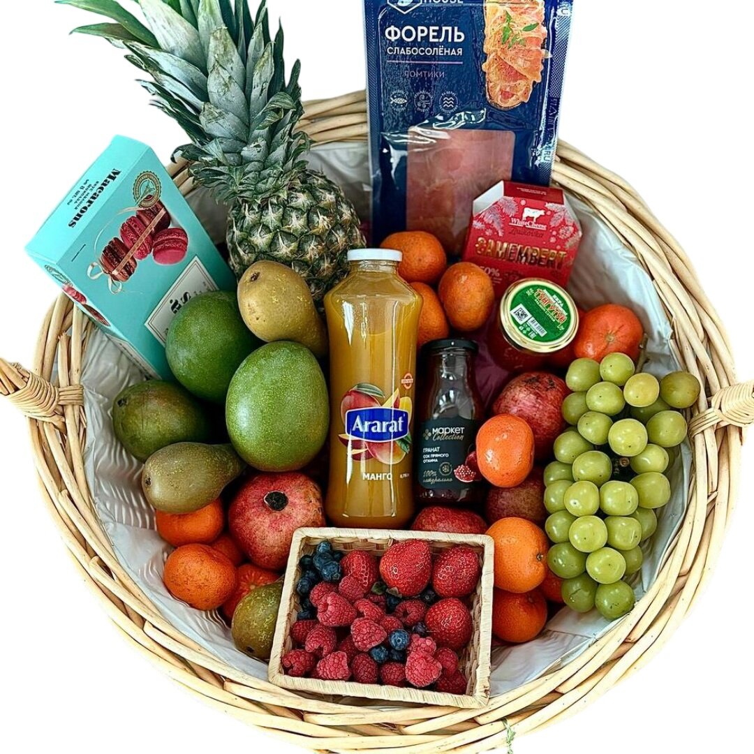 Корзина с фруктами №10 (фрукты, сок, форель, пироженые и др)