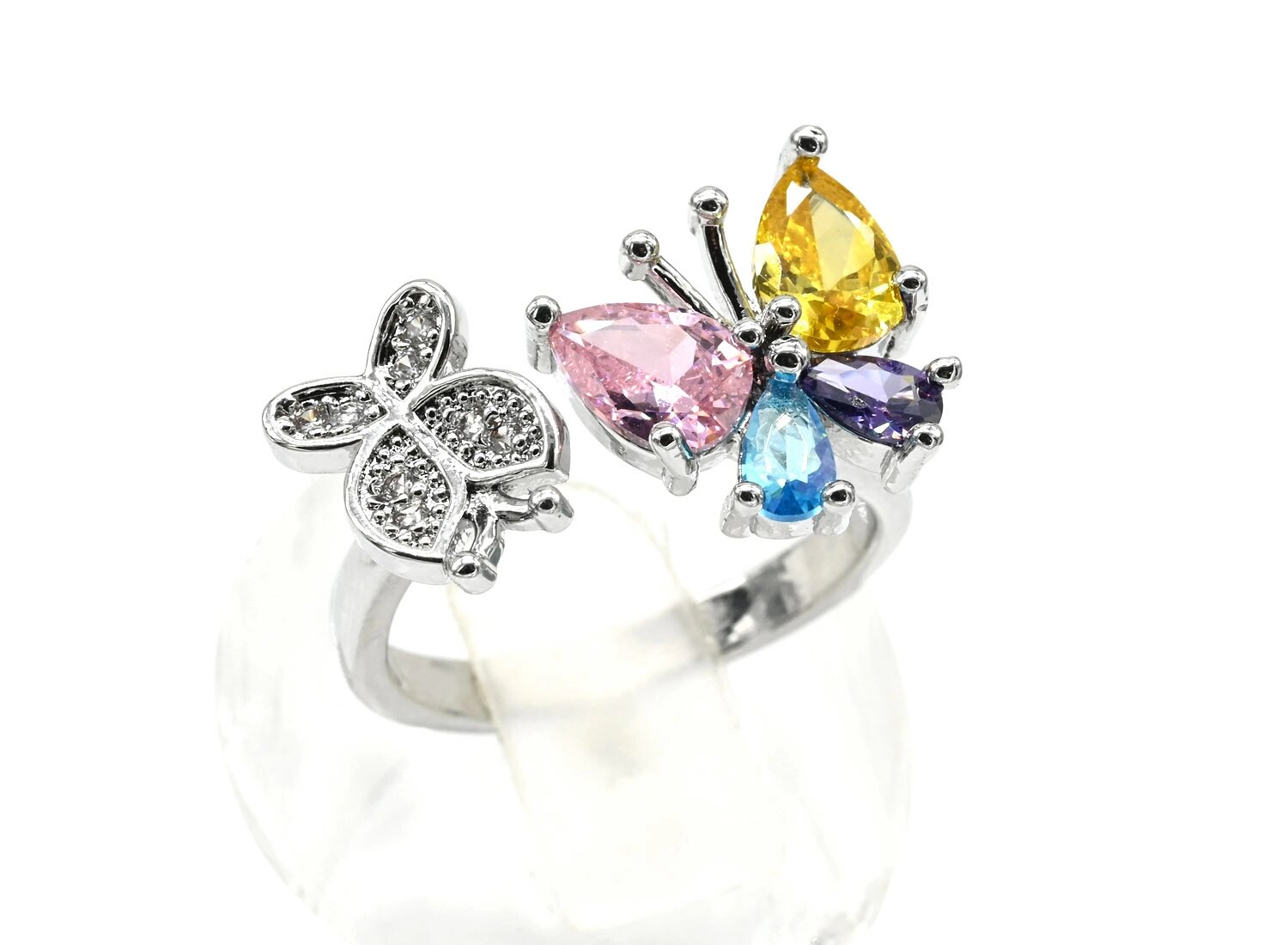 Кольцо, циркон