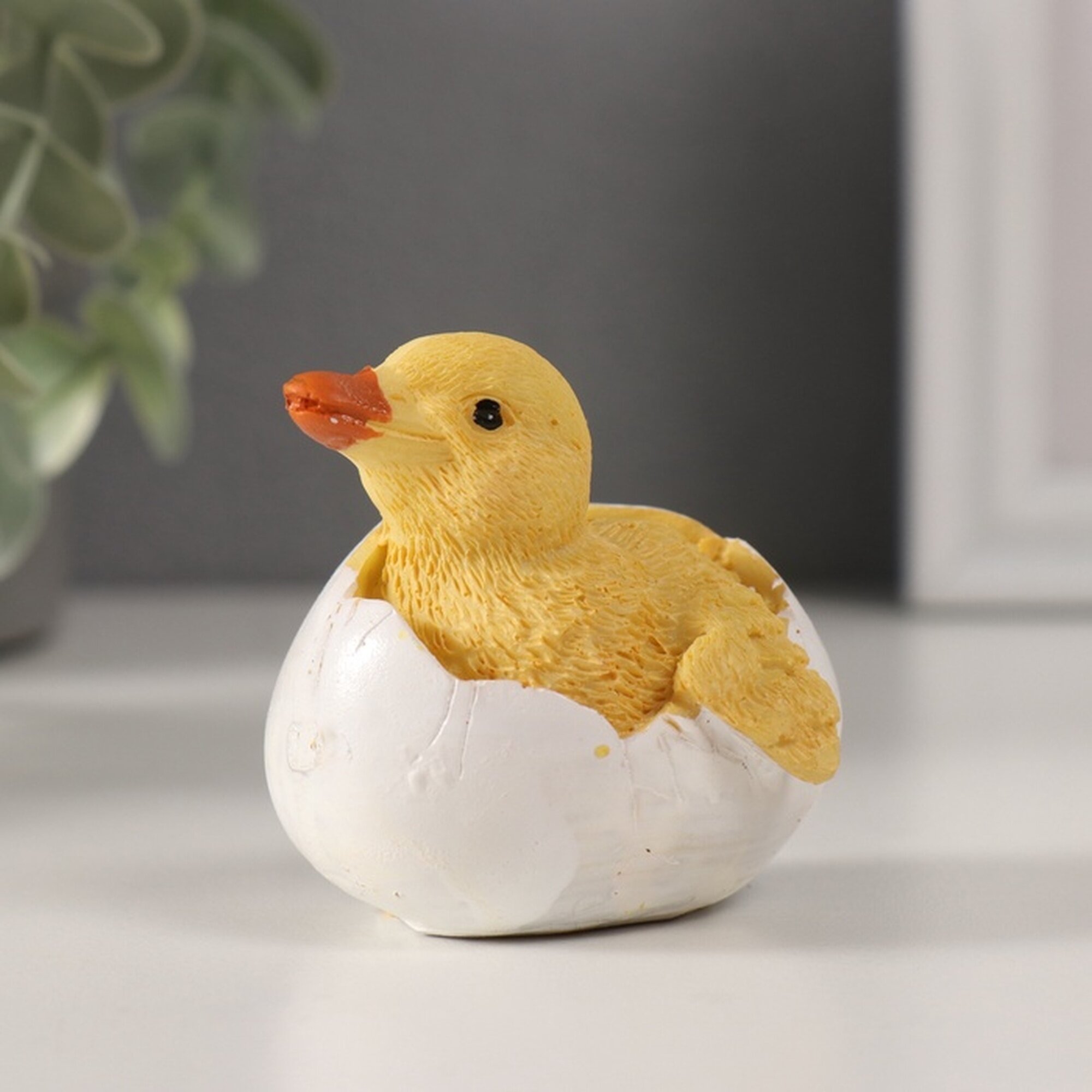 Фигурка полистоун «Жёлтый утёнок в скорлупе», 5×6×7 см, микс