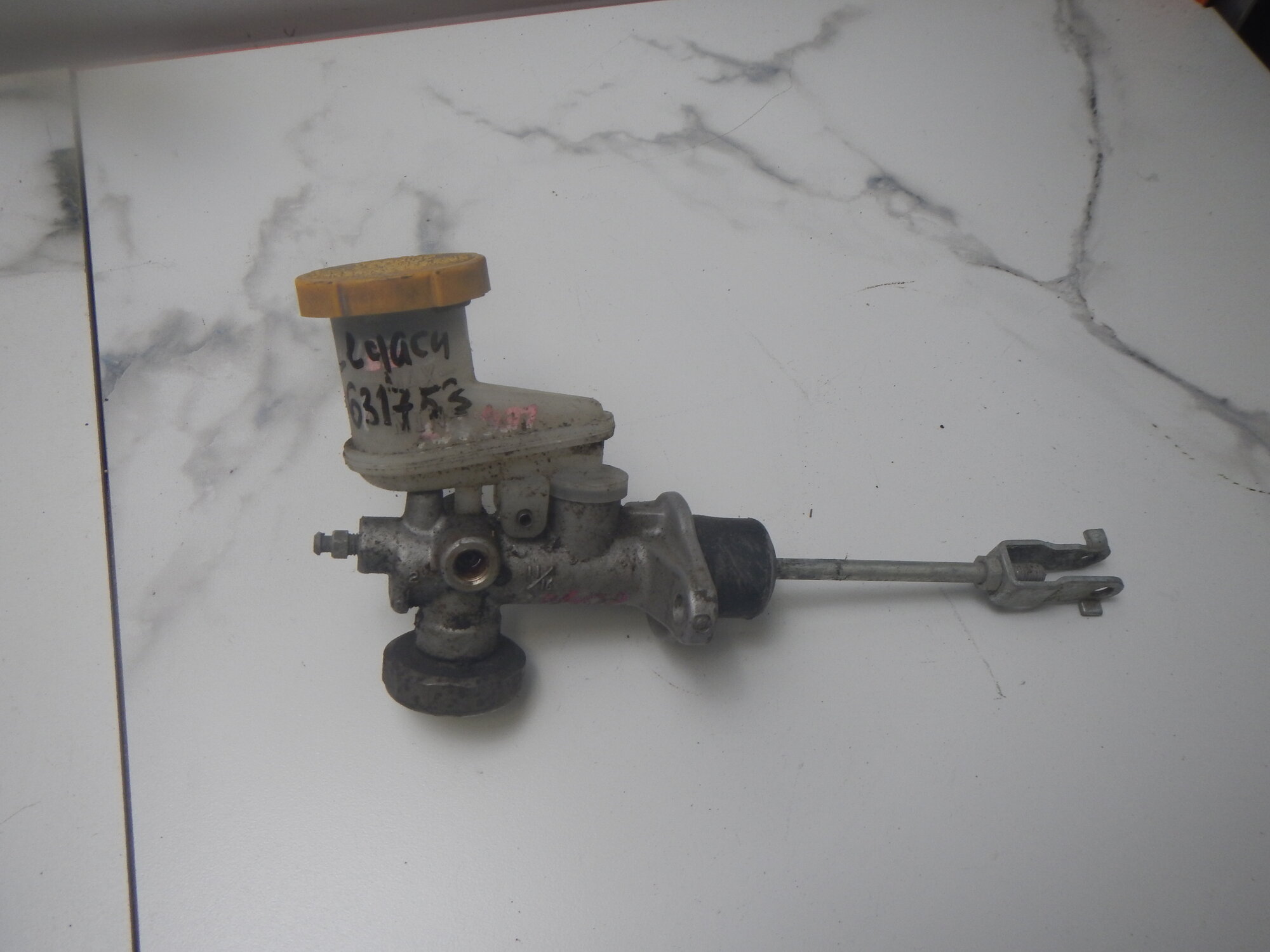 Б/У Цилиндр сцепления главный, Subaru (Субару)-LEGACY (B13) (03-09) SUBARU LEGACY (B13) (03-09) Без видимых повреждении....