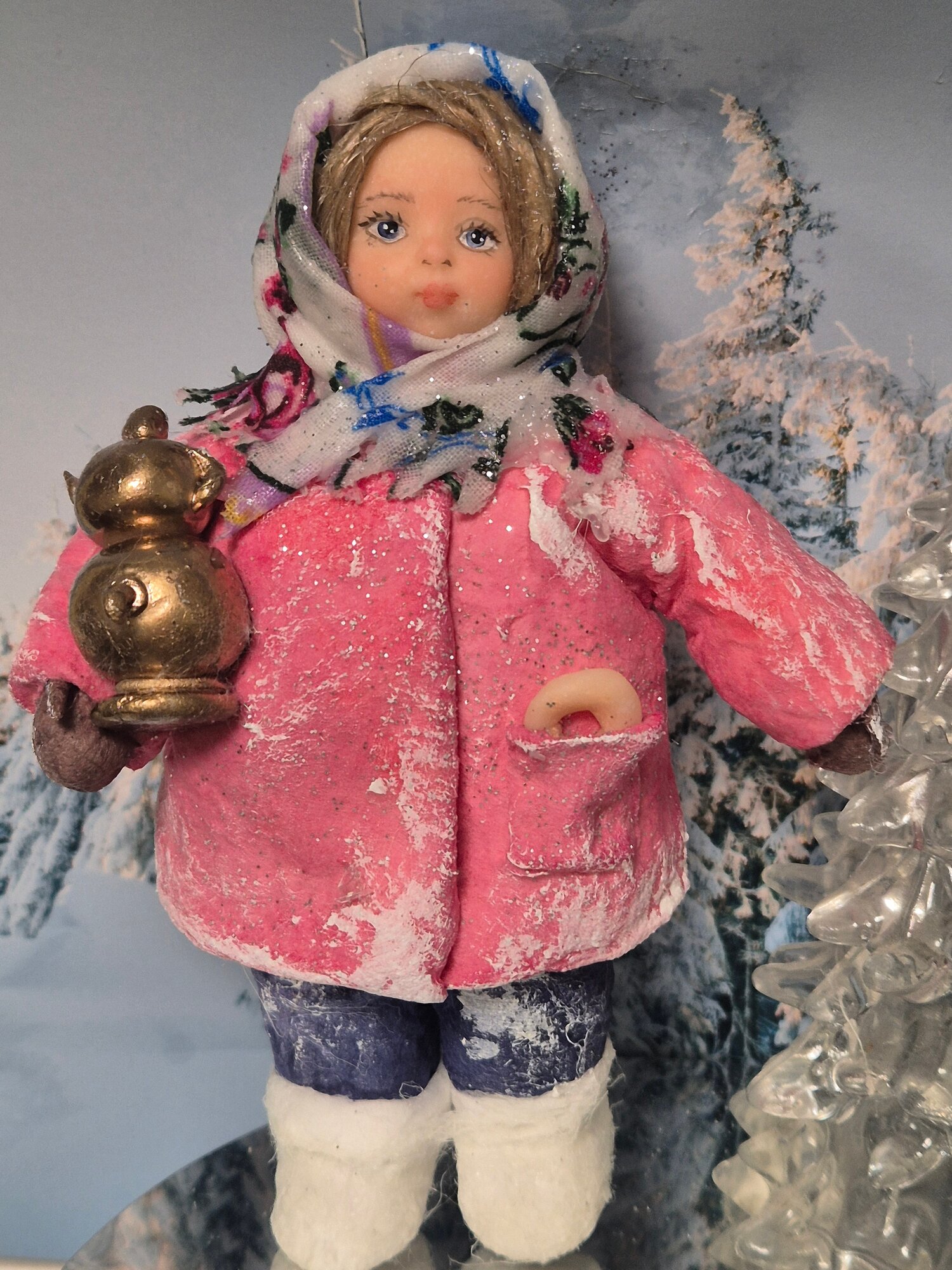 Ватная ёлочная игрушка Affavatta "девочка с самоваром", ручная роспись, высота 12 см