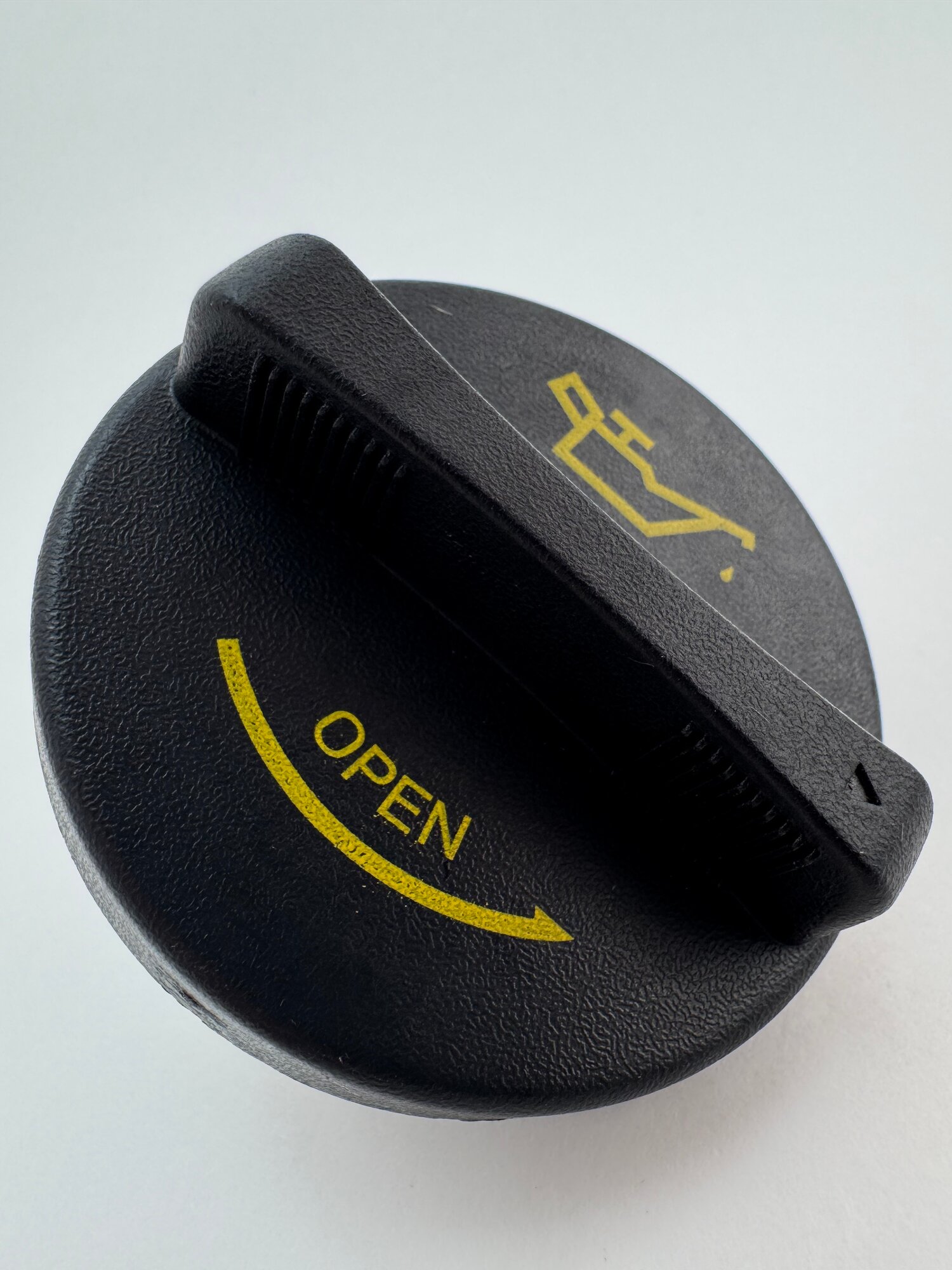 Крышка маслозаливной горловины на Хендай Солярис, Санта Фе, Старекс, IX35, Элантра. Артикул - 2651026600