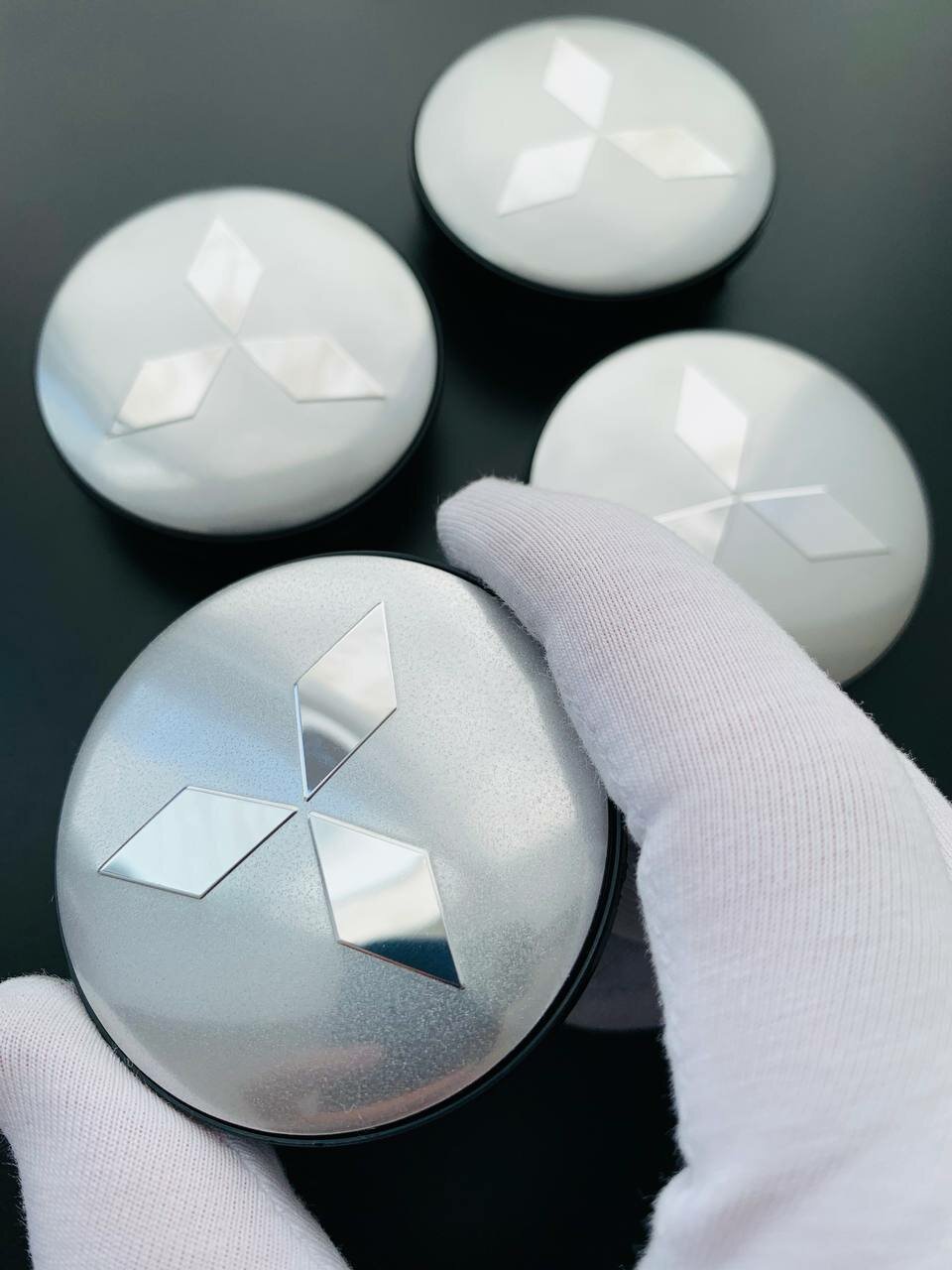 Колпачки на диски Mitsubishi 59/55мм 4шт. Ступичные заглушки на диски Митсубиси 59мм серебро