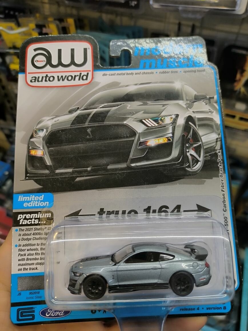 Auto World, литая модель 1:64(FORD GT500)