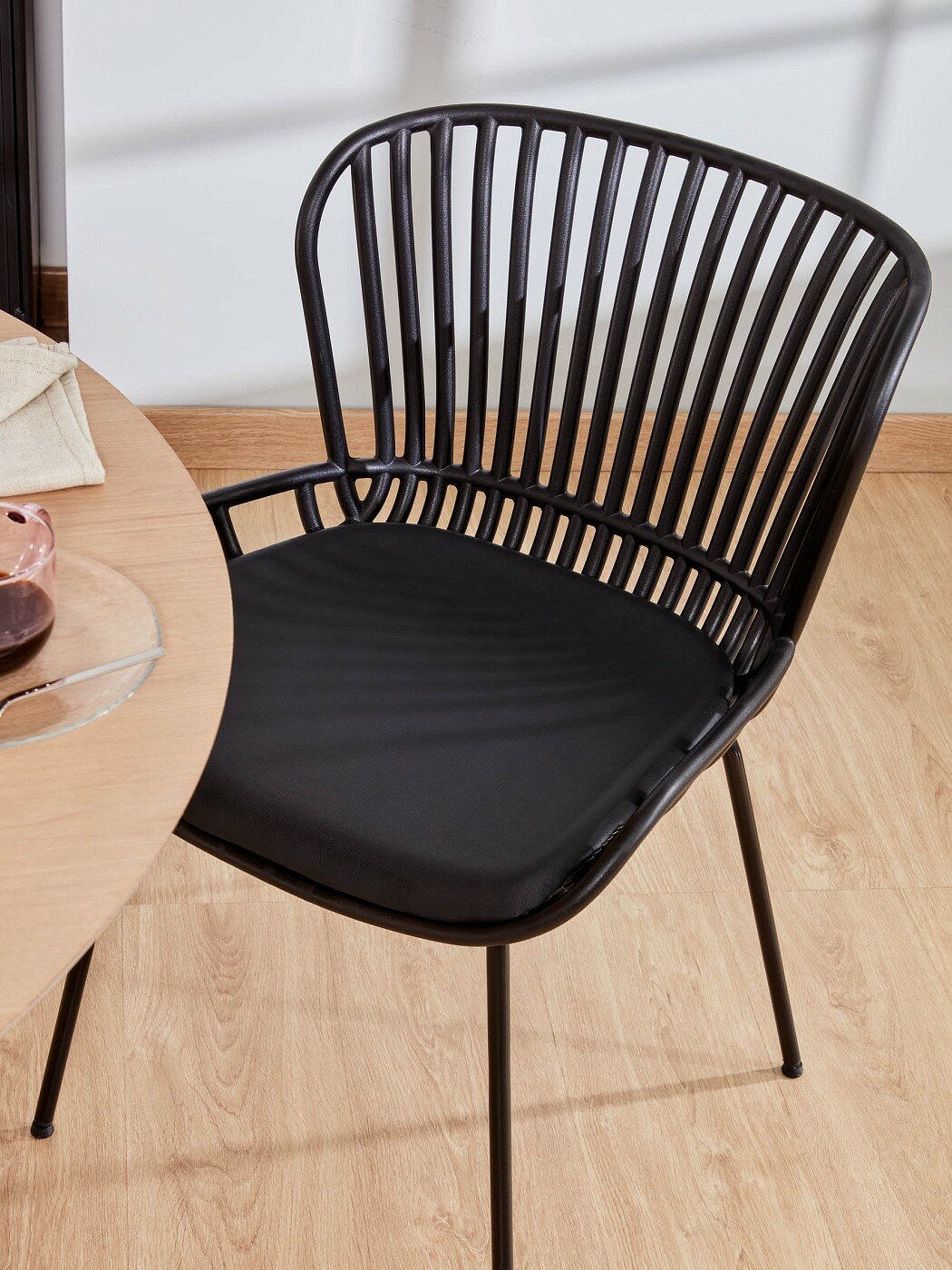 Стул La Forma Surpik, кухонный, черный, с подушкой из искусственной кожи