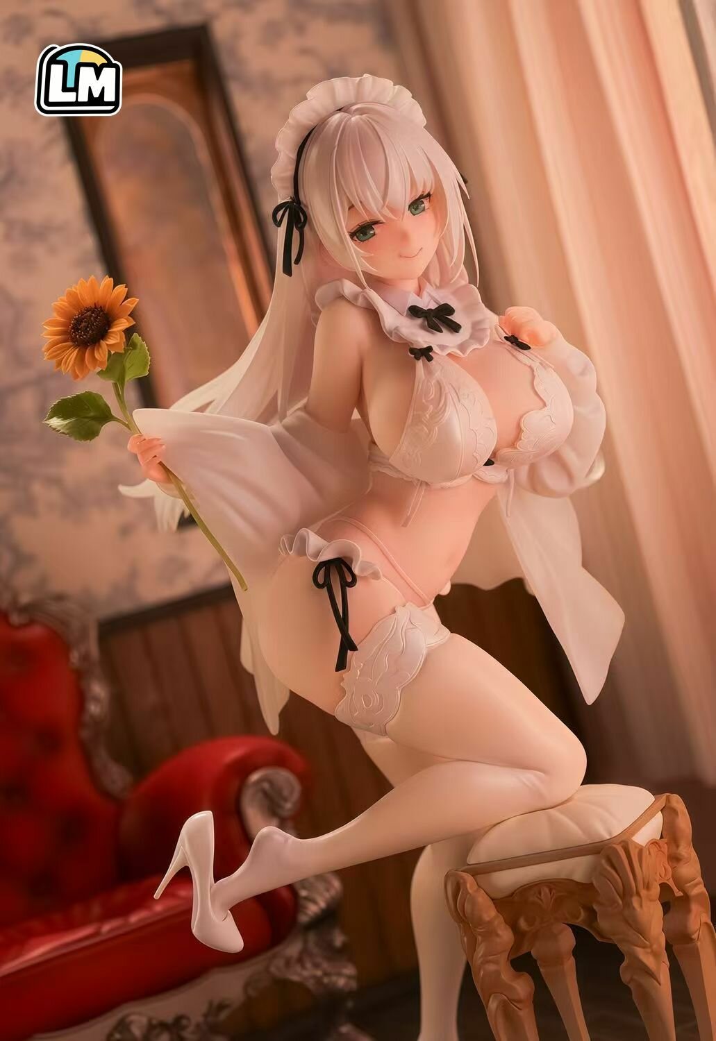 Аниме фигурка Bonita -Мейд с кружевным нарядом (серебристые волосы + стул-основание)