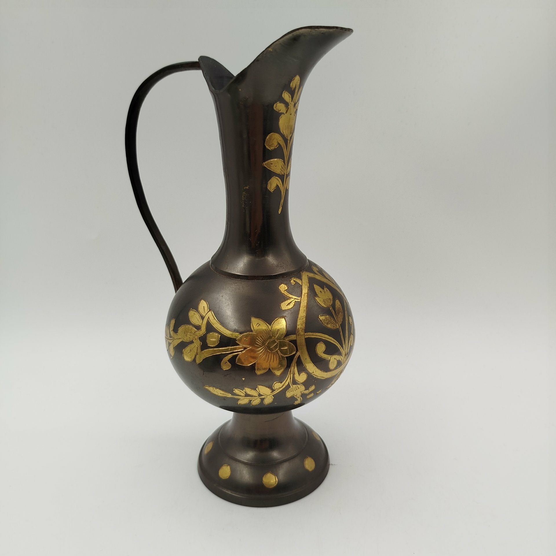 Кувшин с растительным декором в восточном стиле, латунь, крашение, гравировка