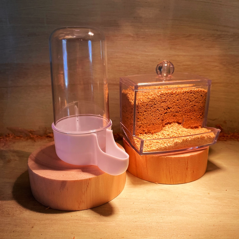 Квадратная кормушка + средняя поилка + 2 деревянные подставки для рябчиков, комплект для птиц