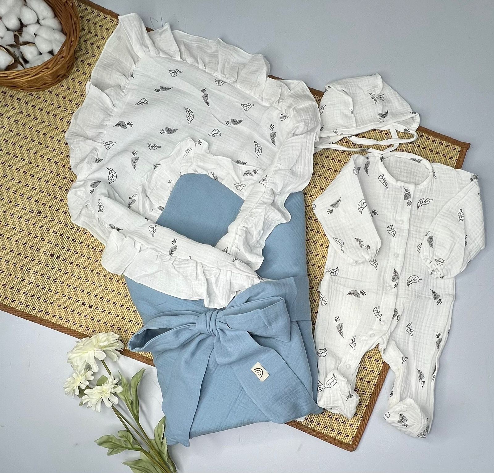 Конверт для новорожденного на выписку из роддома из муслина на прогулку лето на выписку перо