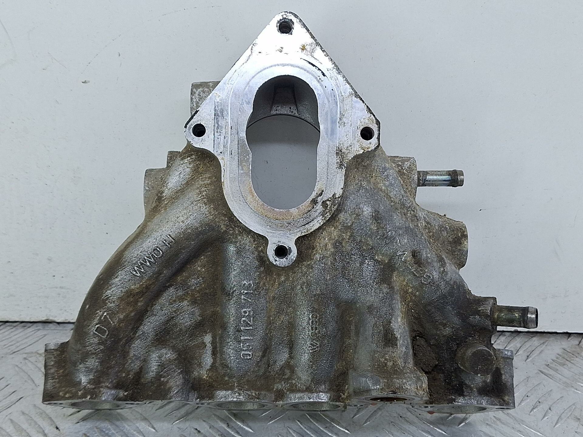 Впускной коллектор Volkswagen Golf 3 1999 051129713