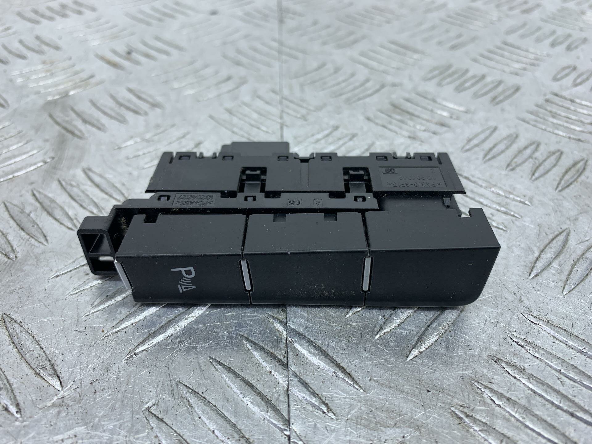 Кнопка парктроника Volkswagen Golf 7 рест. (2017 - 2019) 5G1927238E