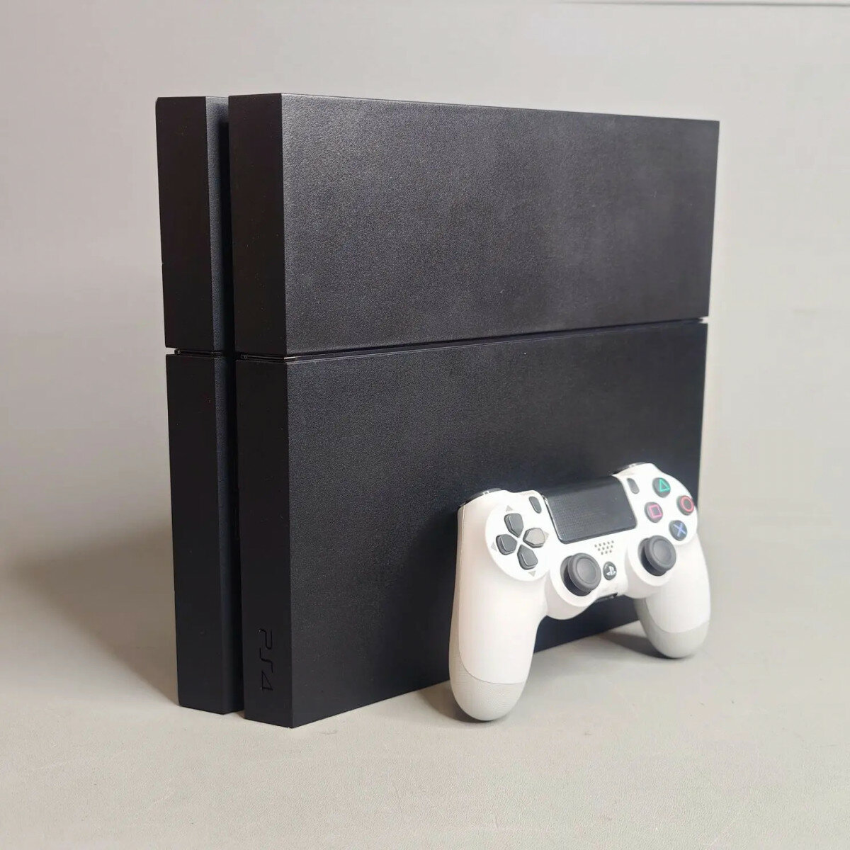 Игровая приставка Sony PlayStation 4 500 ГБ HDD, без игр, черная