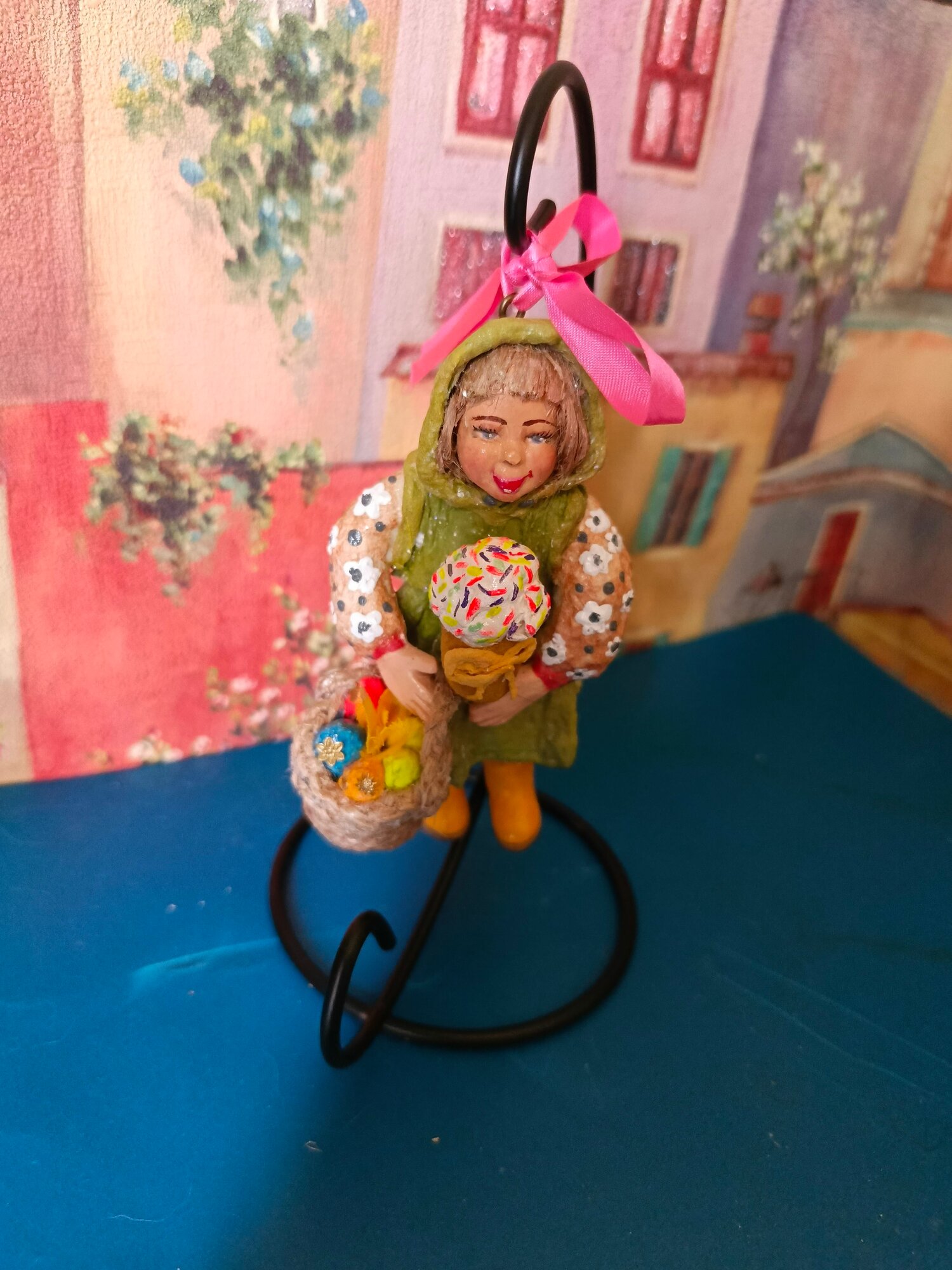 Ватная елочная игрушка девочка с корзинкой и куличем