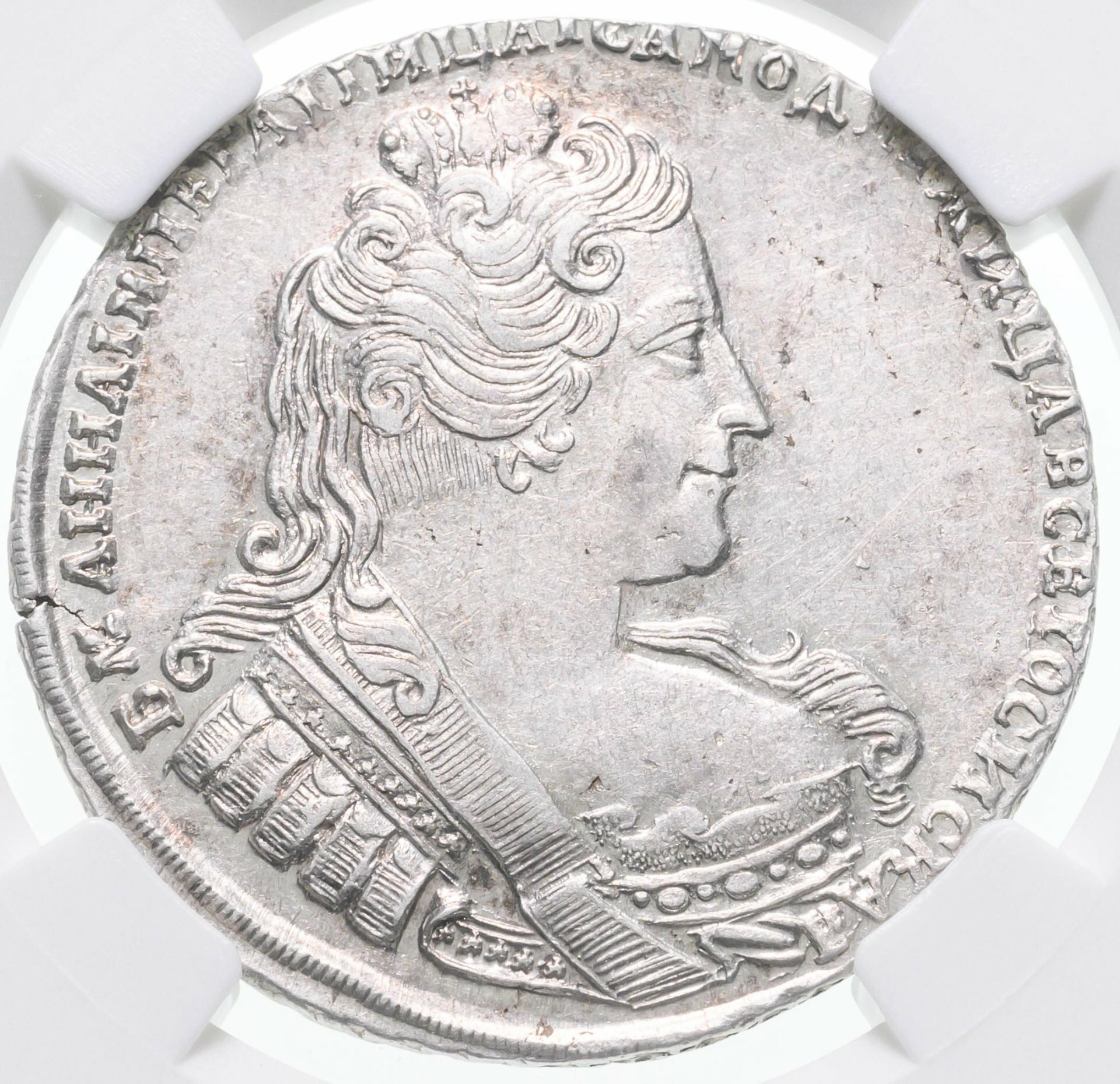 1 рубль 1733 без броши на груди, крест державы простой в слбе ННР AU50, Серебро 802