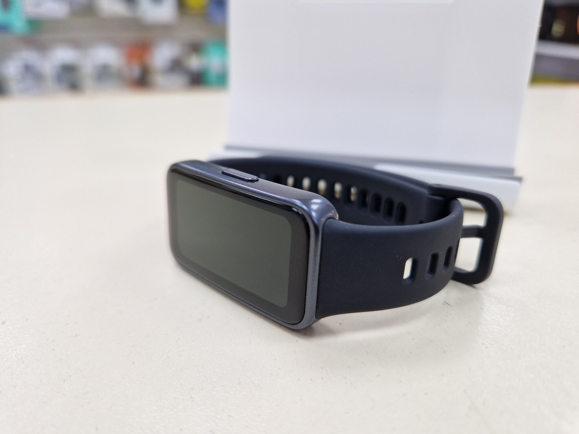 Фитнес-браслет HUAWEI Band 10, AMOLED , алюминиевый корпус, черный Уценка Б/У