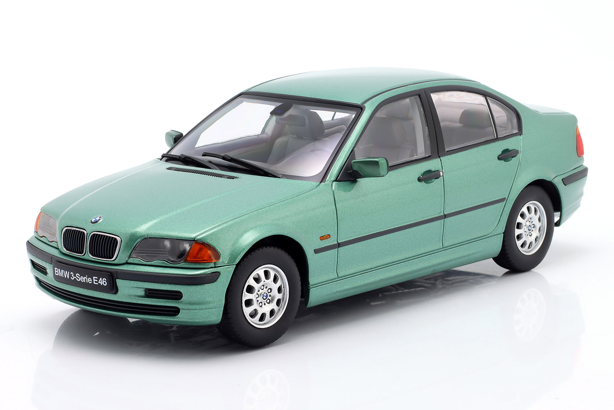 Модель коллекционная KK-SCALE Bmw 3ER E46 saloon 1999 green metallic