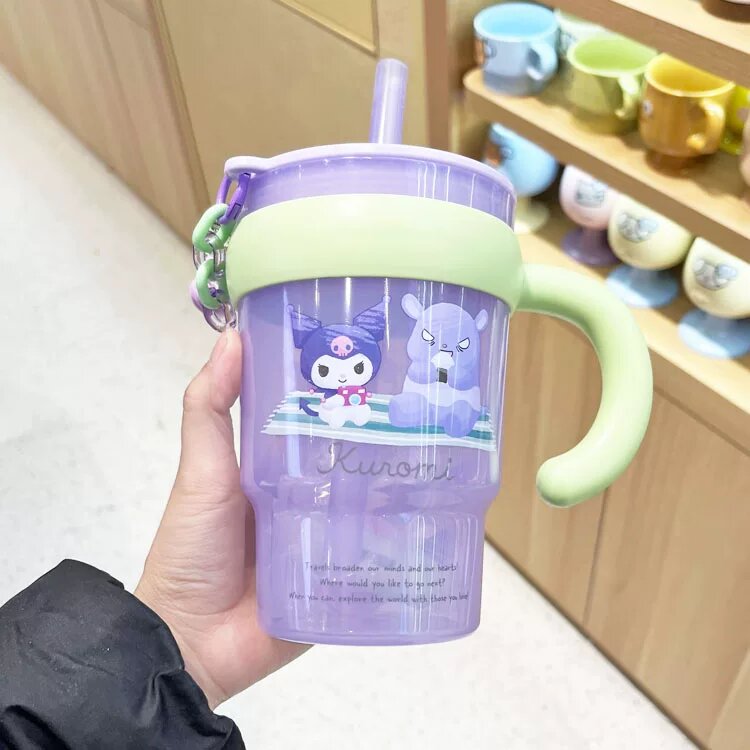 MINISO Sanrio Family Global Life Collection Series: Портативная кружка с соломинкой и мультяшным дизайном, 700 мл
