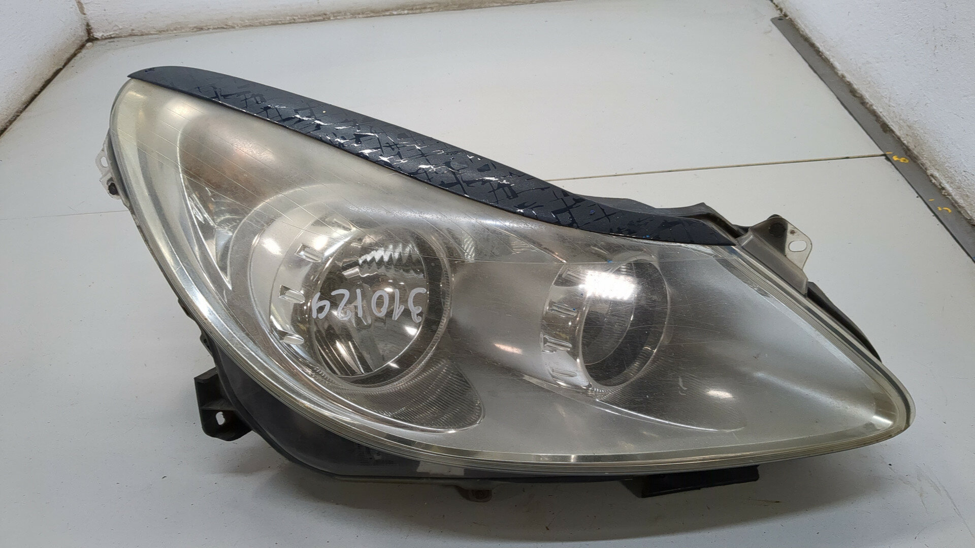 Фара (передняя) правая Opel Corsa D Б/У