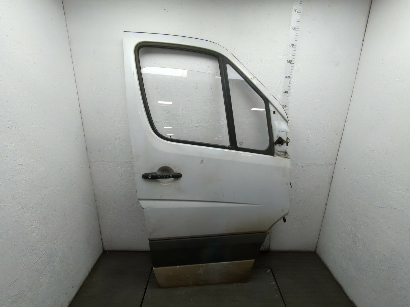 Дверь боковая (легковая) правая передняя Mercedes Sprinter Б/У