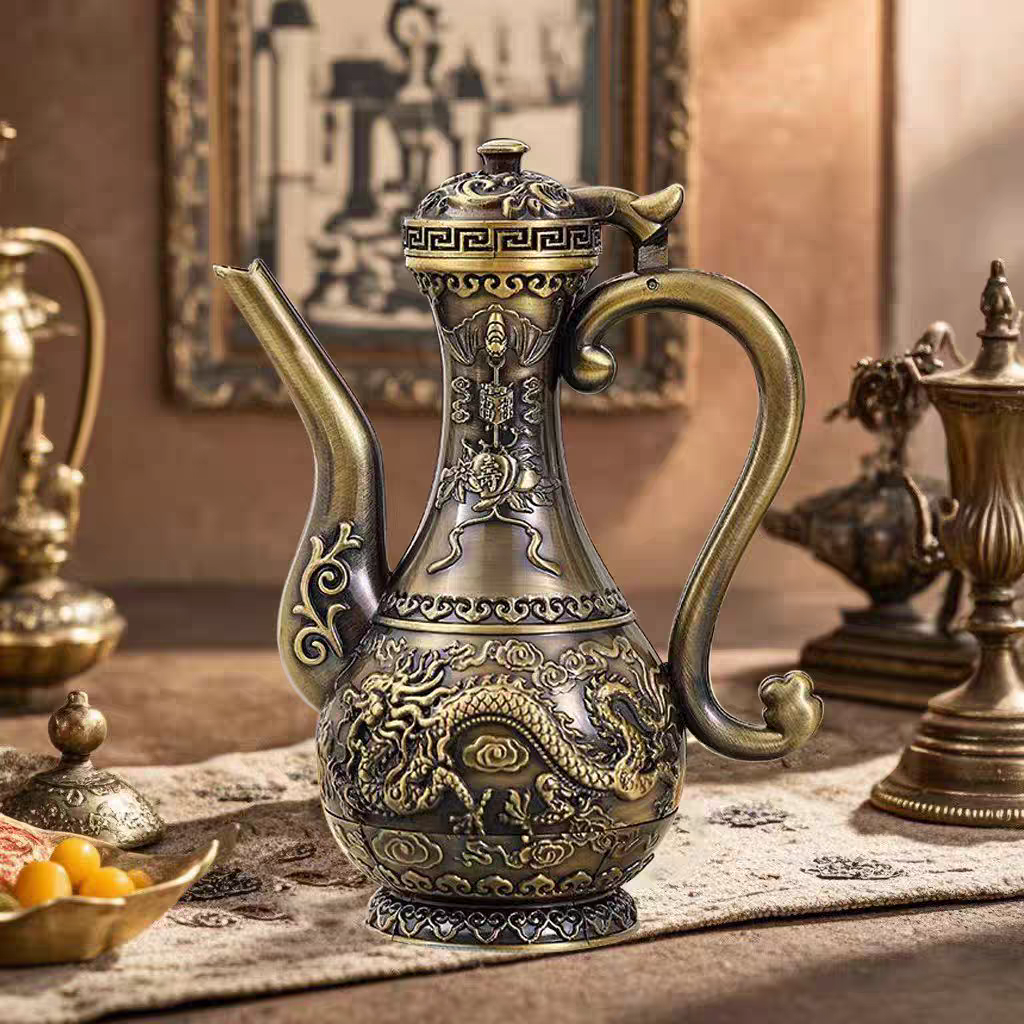 Старинный кувшин для вина (латунный тисненый кувшин с драконом и фениксом на высоких ножках)