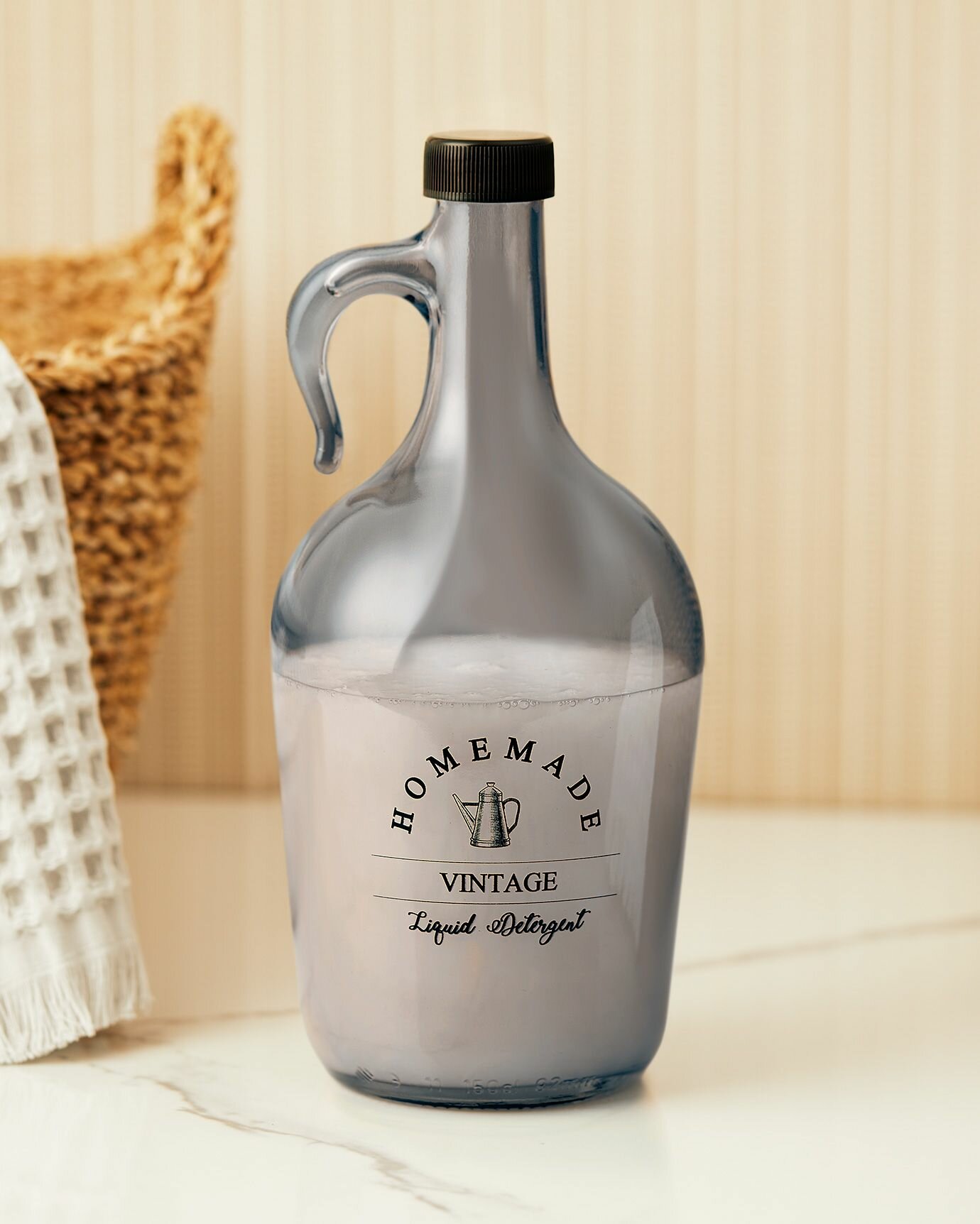 Бутылка для воды стеклянная с пробкой 1500 мл Madame Coco Состав:100% Стекло. Размер:14X17,8X8,8CM. Цвет: Серый/MAUD