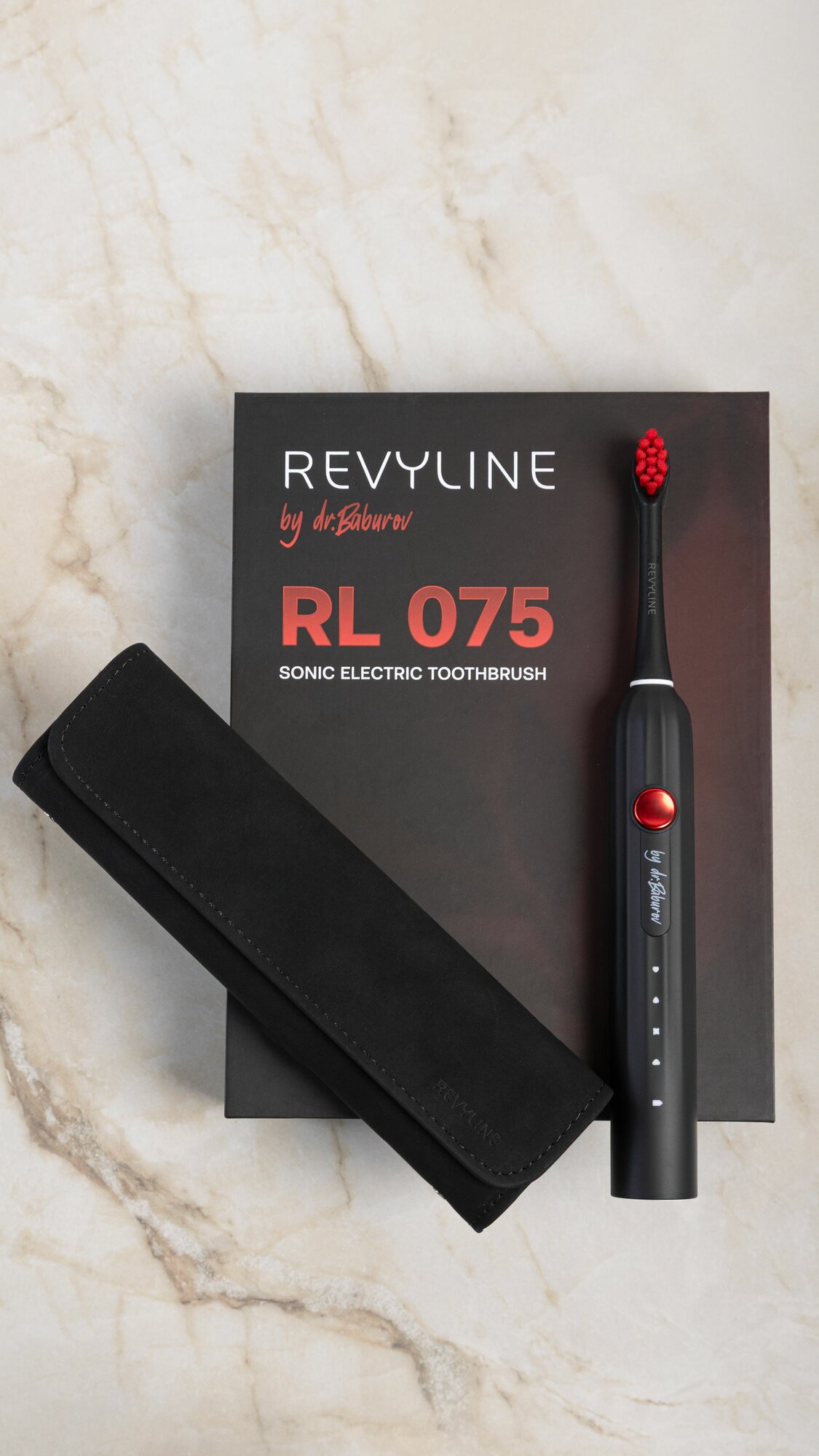 Электрическая зубная щетка Revyline RL 075 Black by Dr. Baburov, черная с красной щетиной
