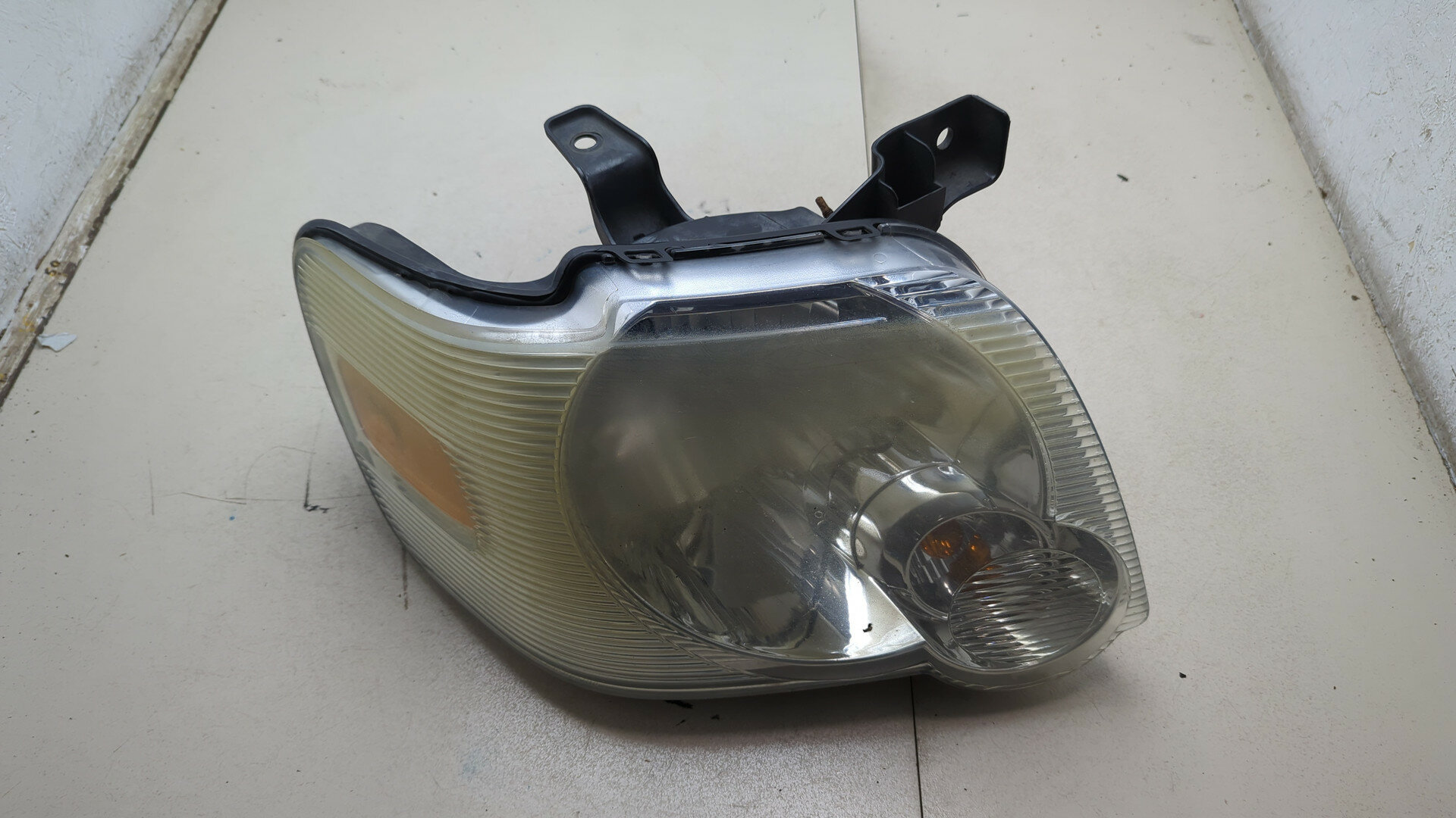 Фара (передняя) правая Ford Explorer Б/У