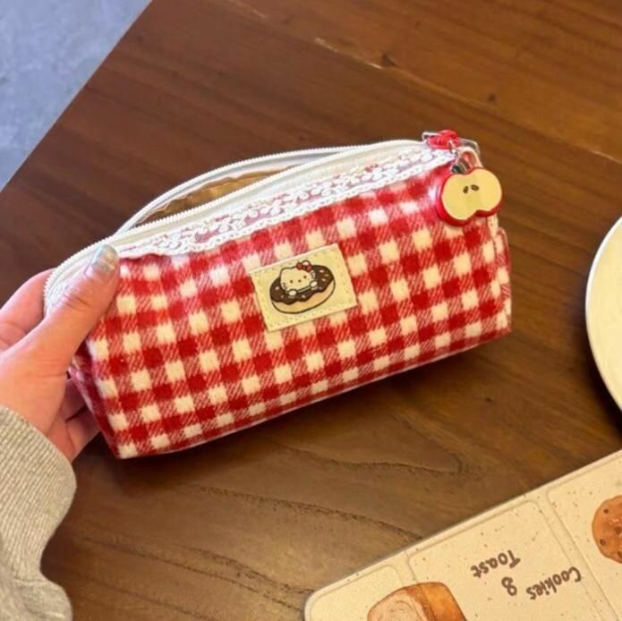 Красный клетчатый пенал с 2 бесплатными брелокамиYYXT