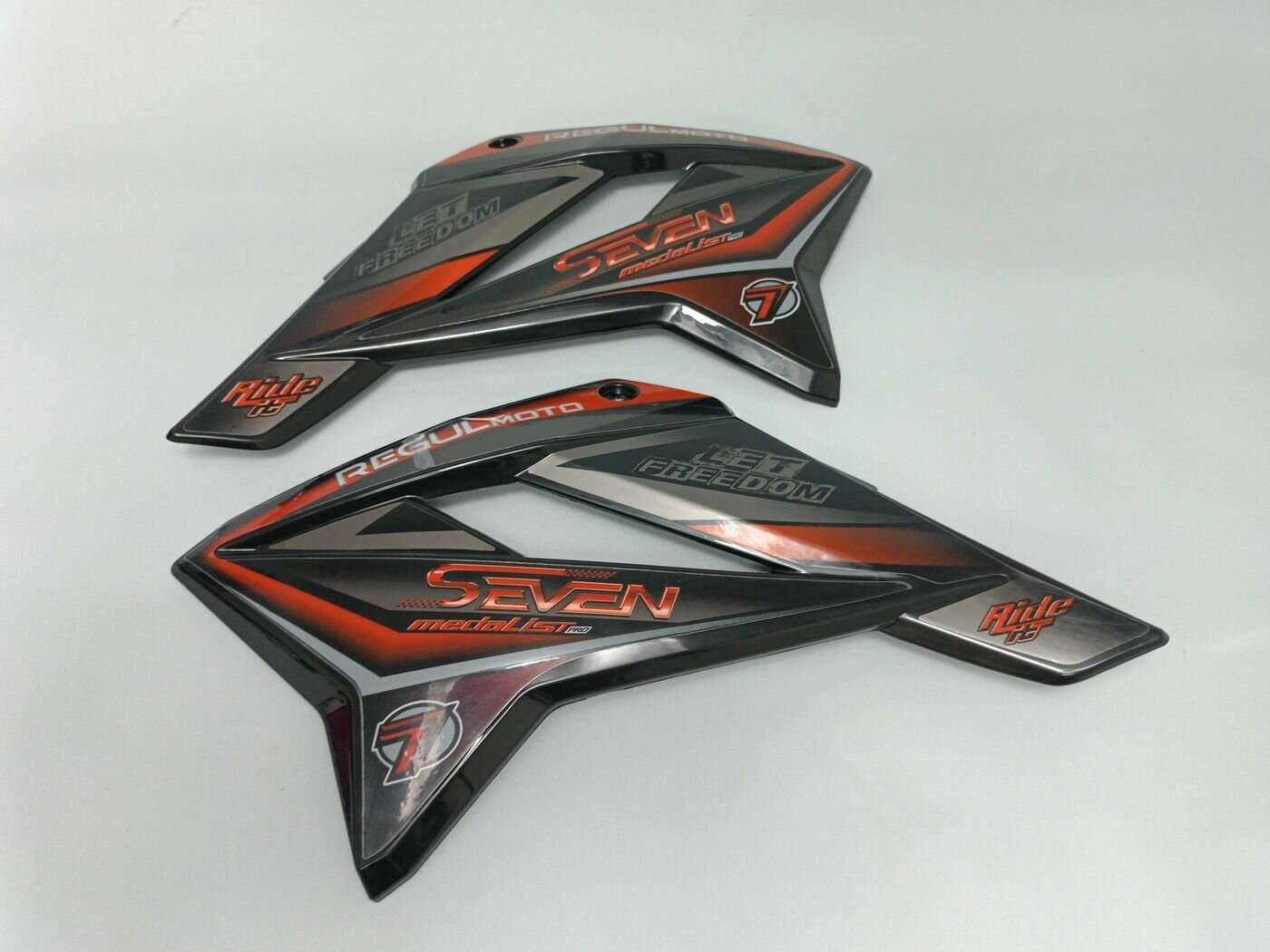 Облицовка бака питбайк Seven Medalist pro 19/16