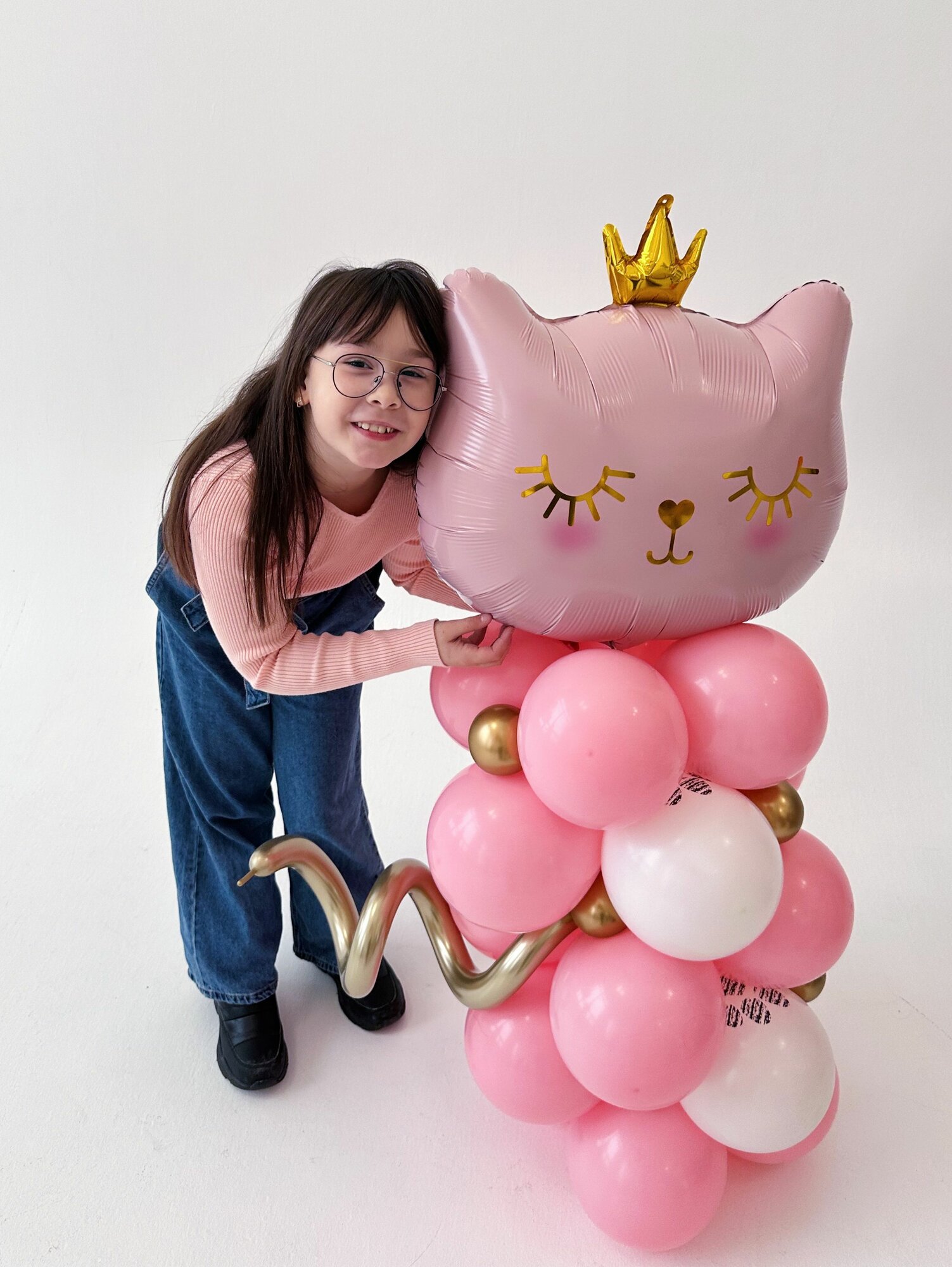 Фольгированные и латексные воздушные шары с воздухом как поинт для фотозоны с розовой кошечкой "Розовая кошка"